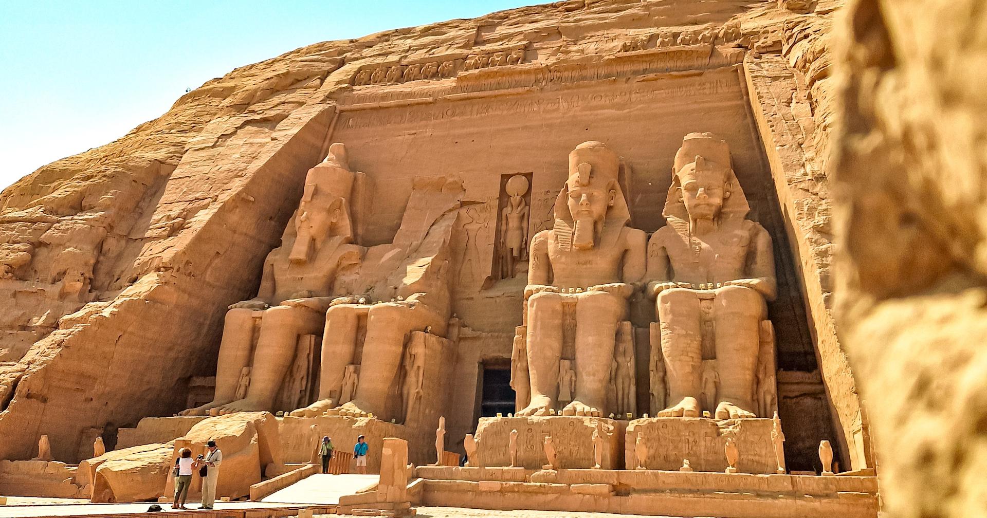 Visiting Abu Simbel from Aswan on a budget | Lisa & Pol