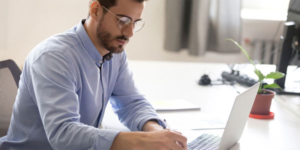 6 TIPS FOR STAYING FOCUSED AT WORK