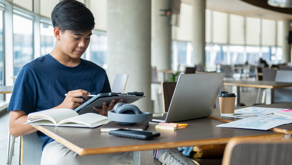 Asynchronous: Meaning, How It Works for International Students, and ...