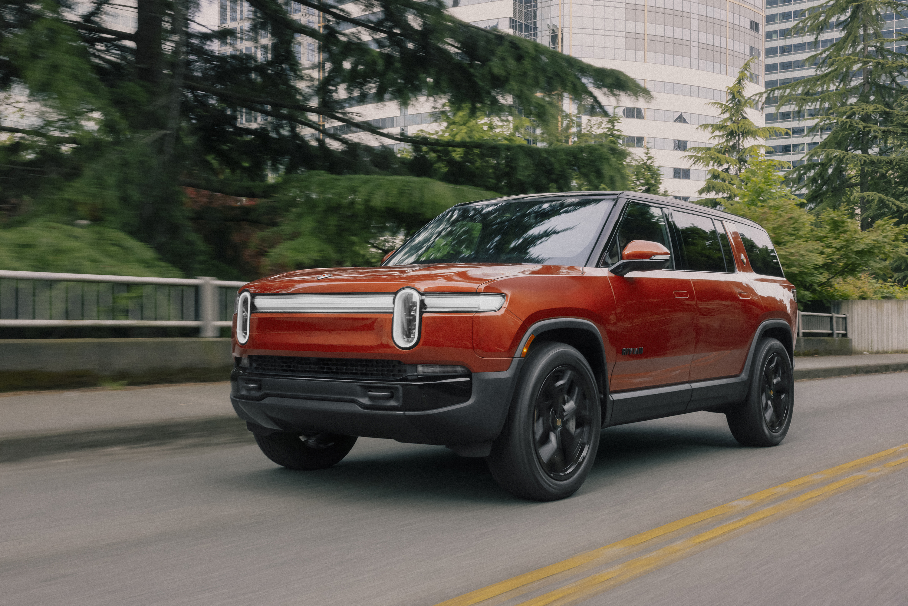 Rivian R1S Electric SUV: Price, Range & Features