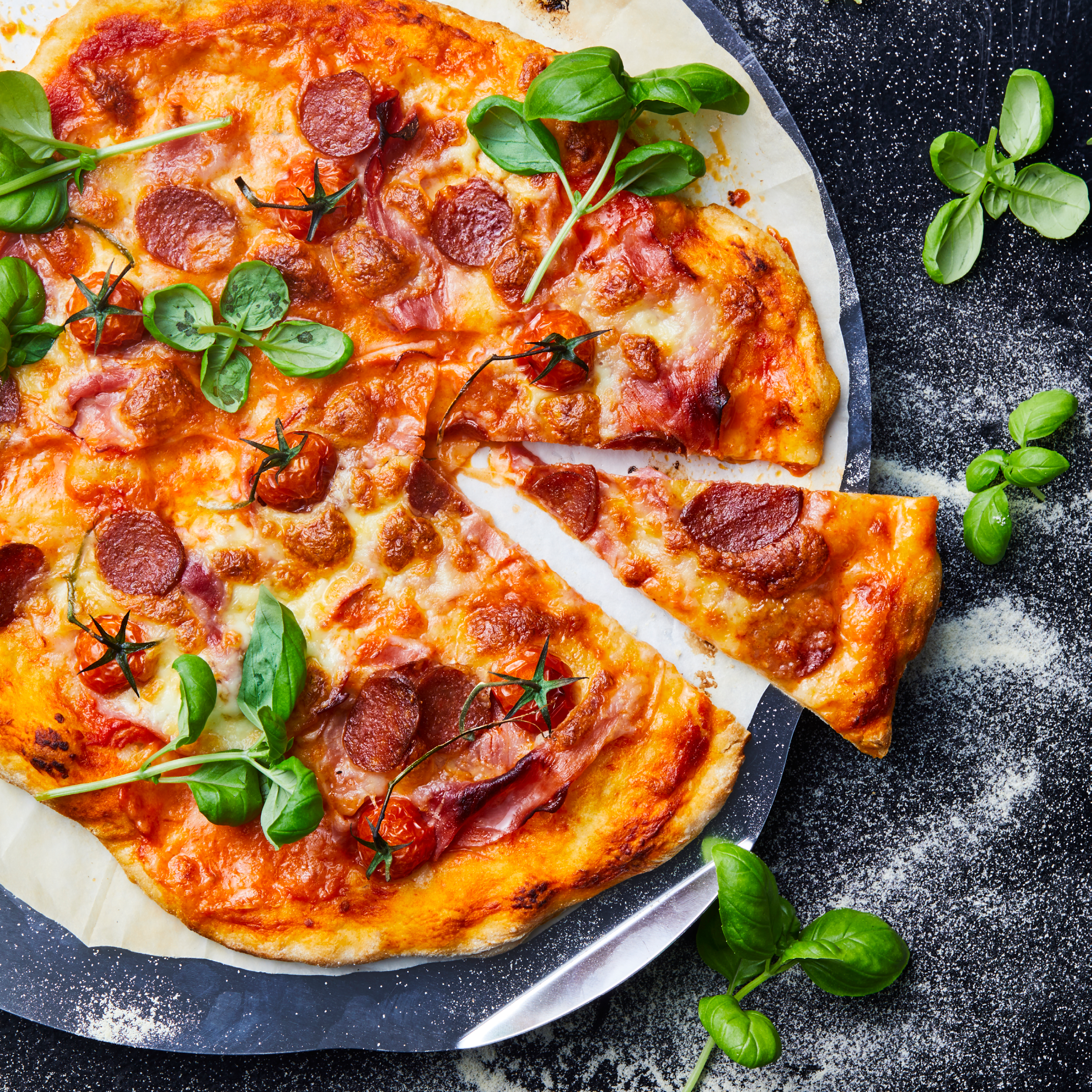 Grillpizza opskrift • Lækker og nem til udendørs madlavning