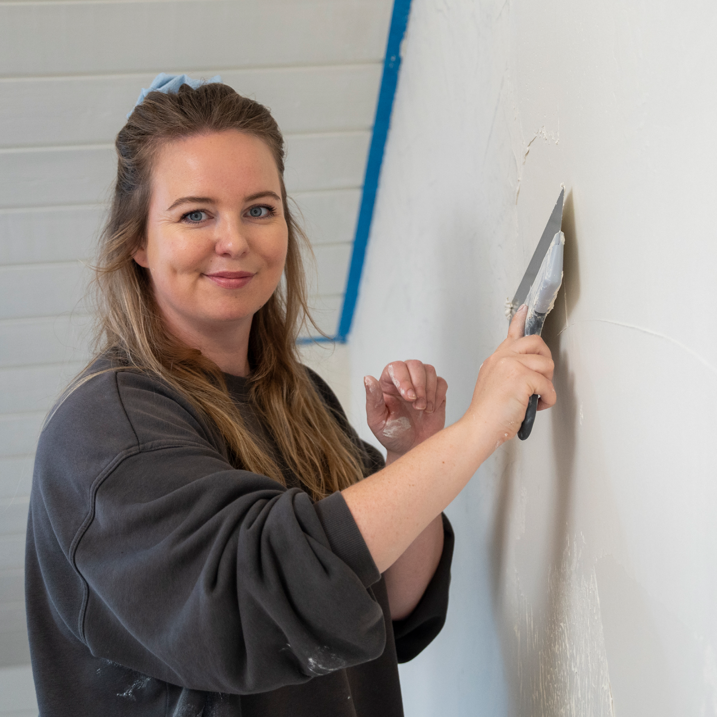 Sådan spartler du vægge – Guide til glatte vægge uden at fjerne tapet | XL-BYG