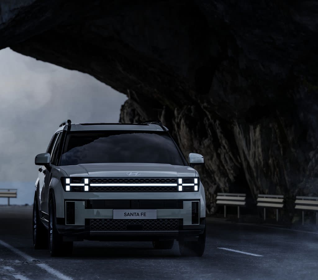 Fifth-Generation Hyundai Santa Fe Gets A Makeover