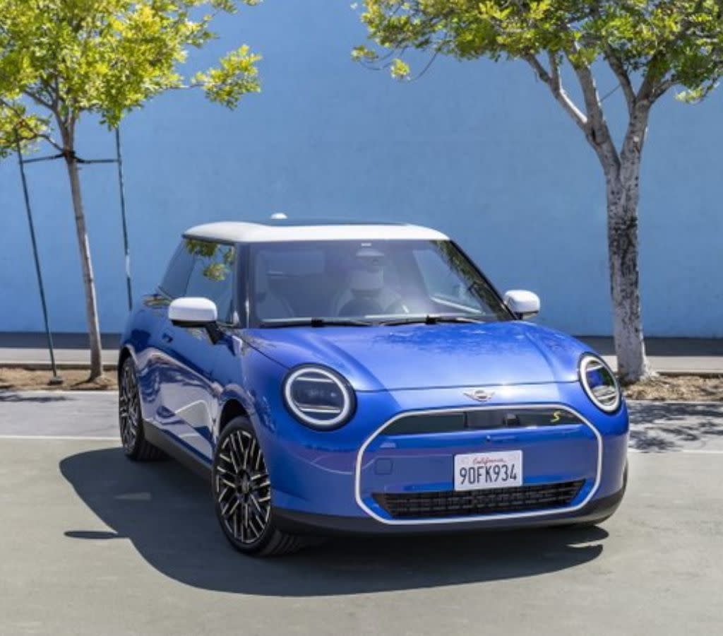 2024 MINI Cooper SE Electric Spotted Ahead Of Debut