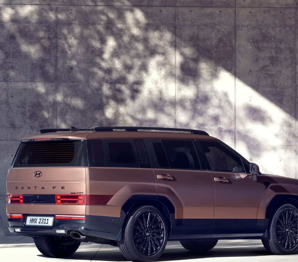 Fifth-Generation Hyundai Santa Fe Gets A Makeover
