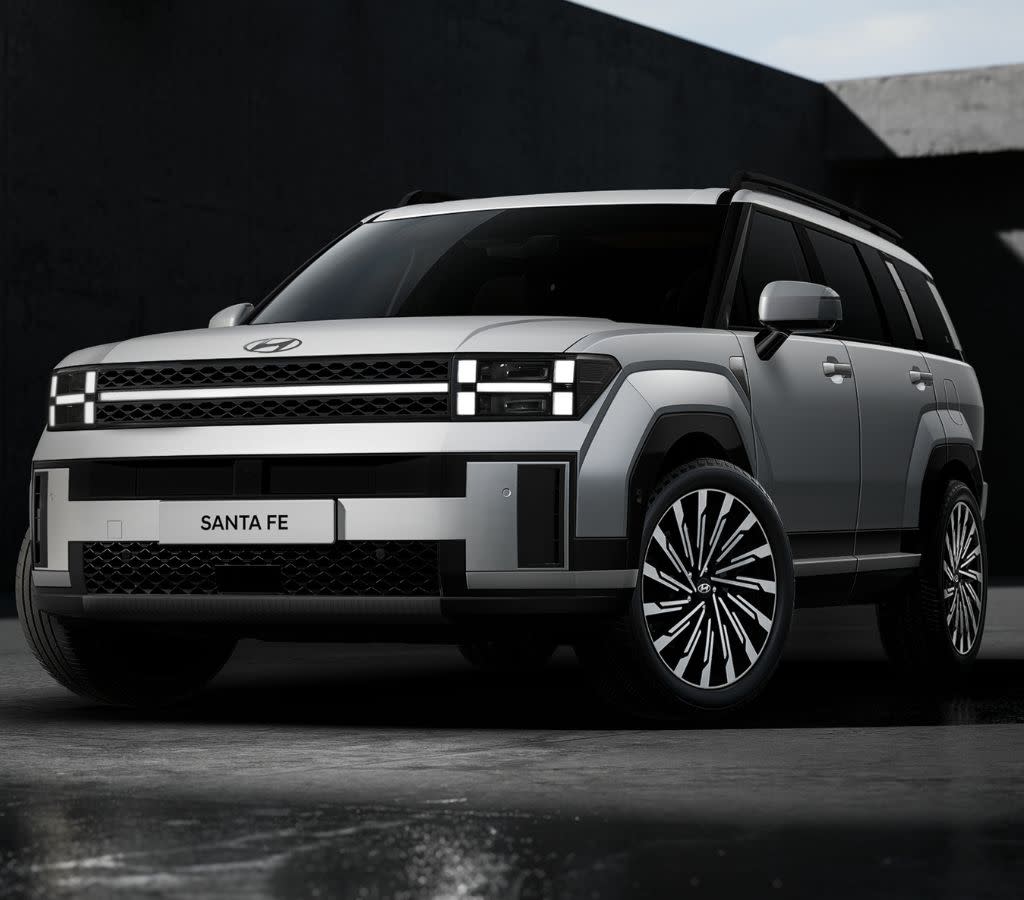 Fifth-Generation Hyundai Santa Fe Gets A Makeover