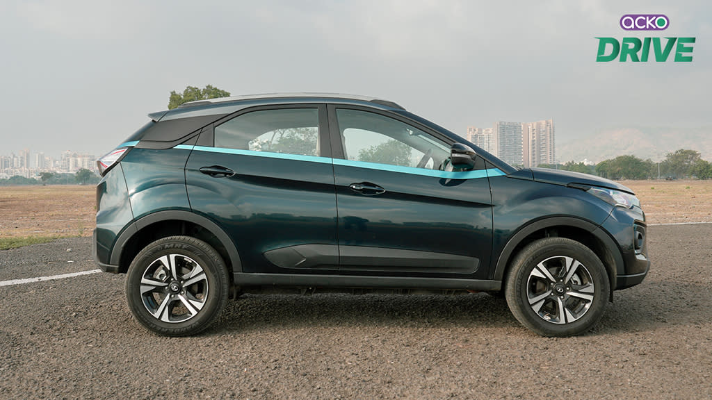 Tata Nexon EV Max vs Mahindra XUV 400 Comparison: Clash Of The Electric ...