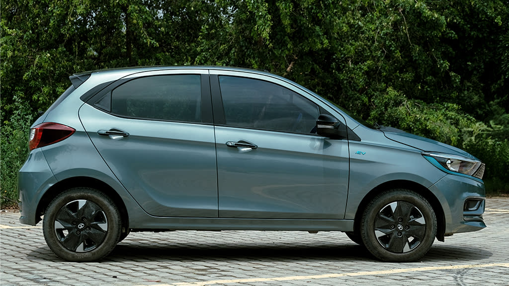 Tata Tiago.ev vs MG Comet Comparison Review: Are Affordable EVs Worth ...