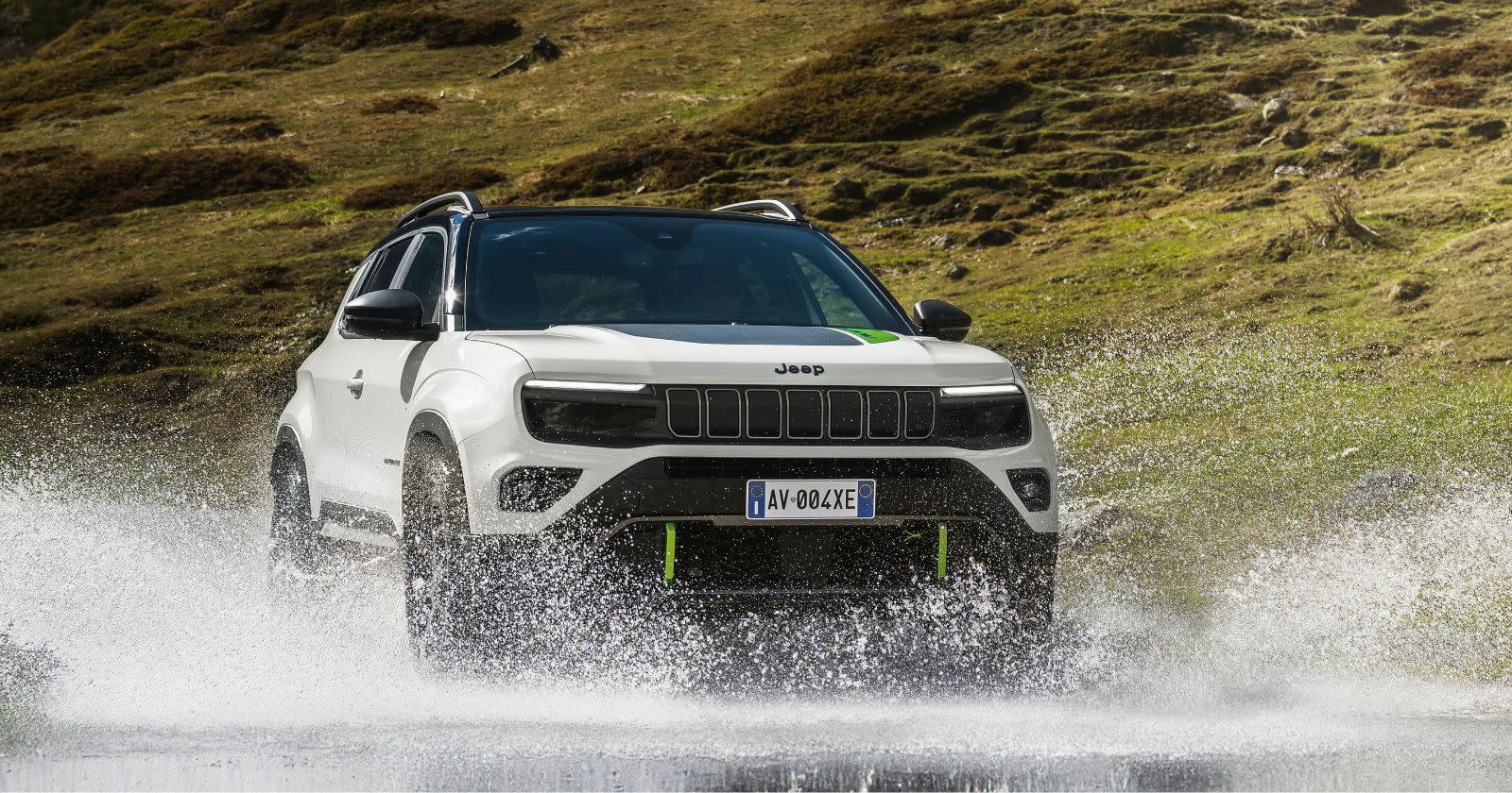 Jeep Avenger 4xe Is a Rugged Compact Off-Road SUV