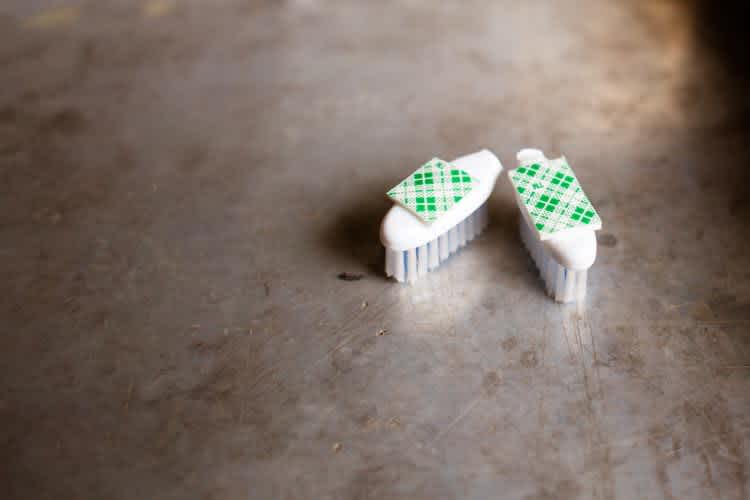 sparkle craft: simple brushbot — Sparkle Stories