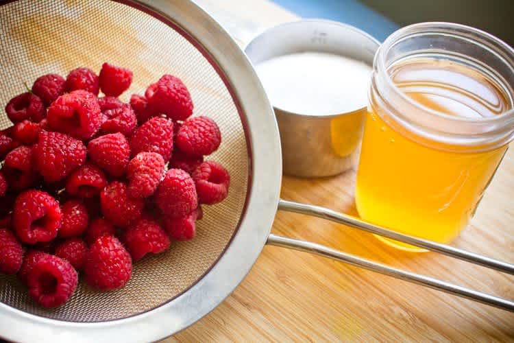 sparkle kitchen: raspberry shrub — Sparkle Stories