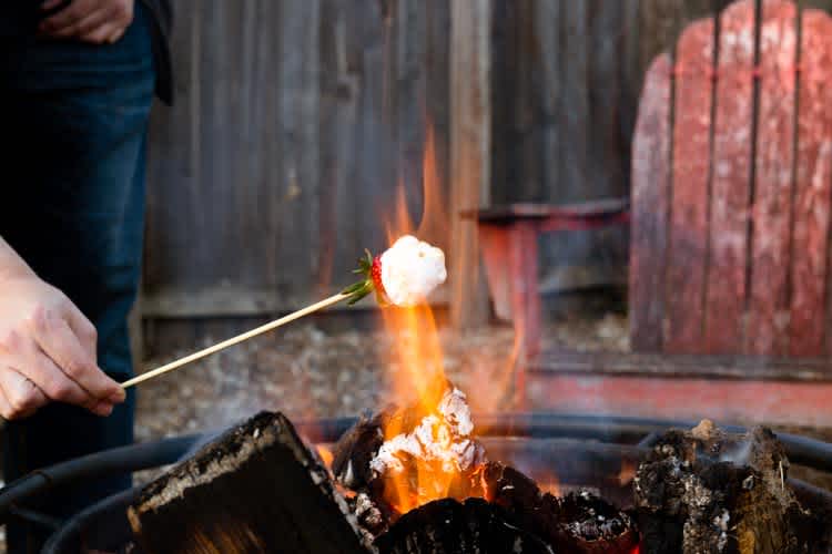 Sparkle Kitchen: Fire-Roasted Marshmallow Strawberries — Sparkle Stories