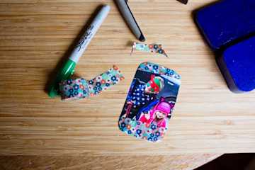 sparkle craft: “bravery-in-a-box” travel photo frame — Sparkle Stories