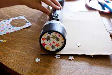 Halloween Craft for Kids: Trick-or-Treat Flashlights