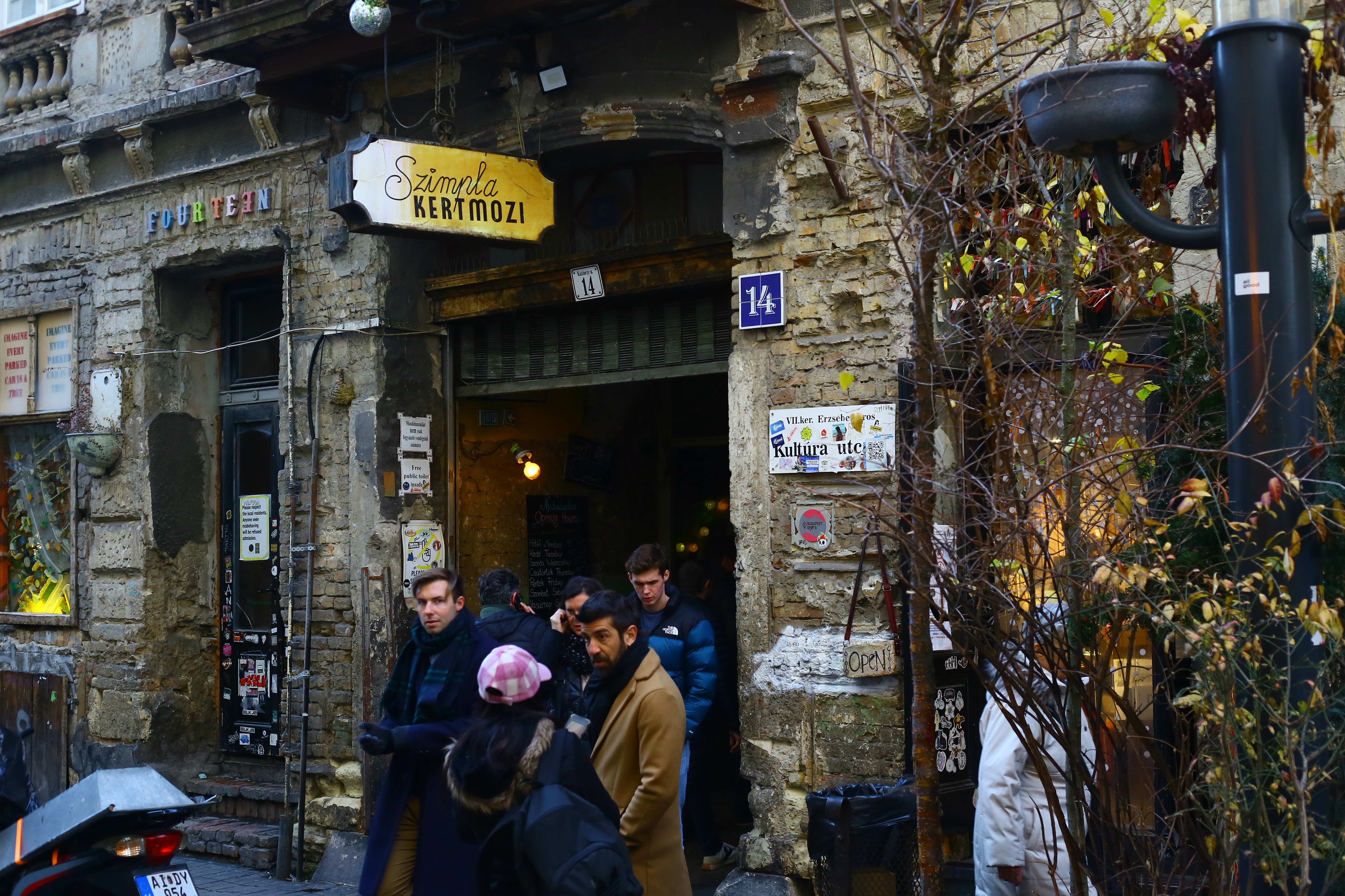 Szimpla Kert - Offbeat Budapest & Vienna