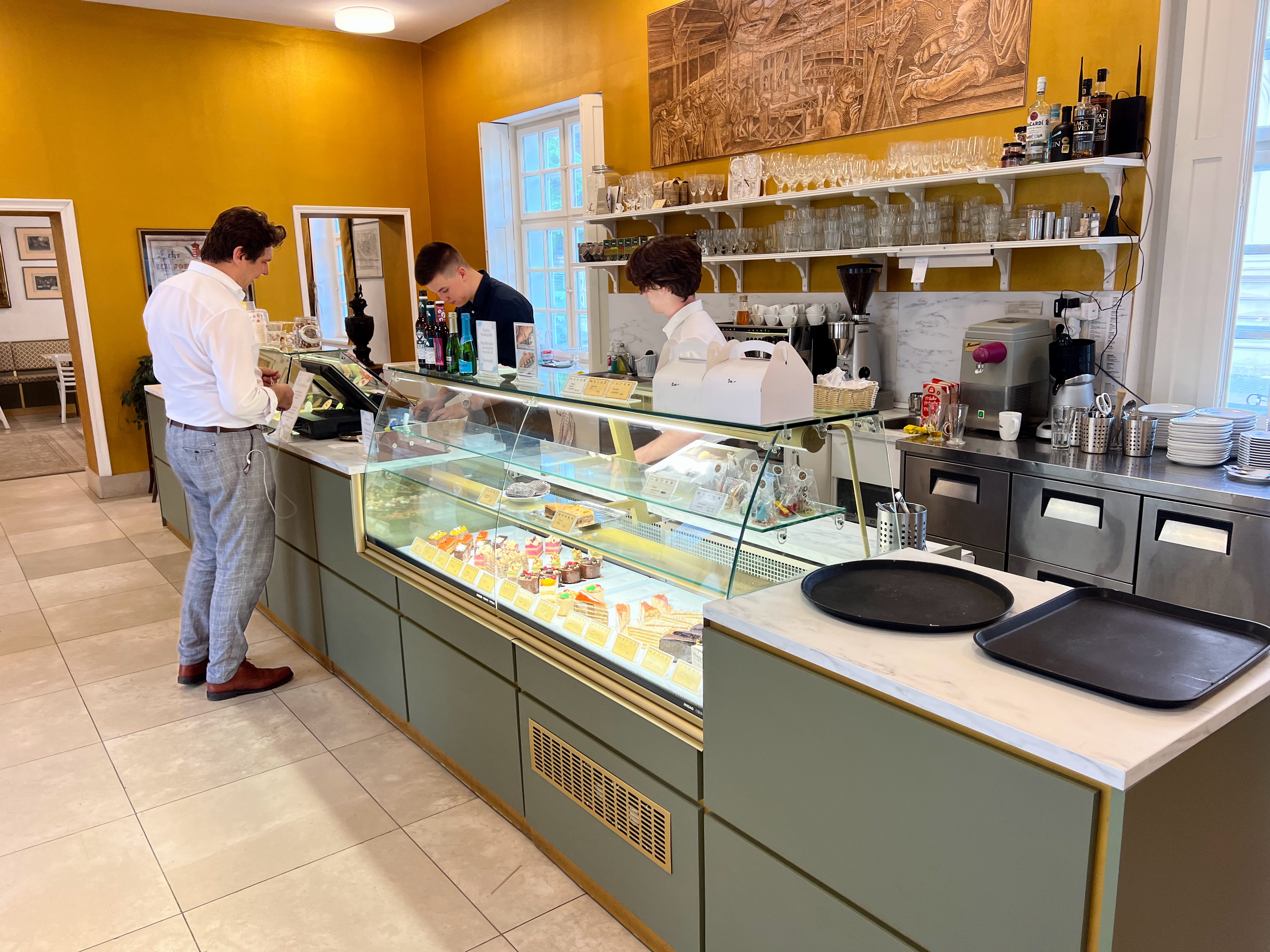 Geraldine (Museum Garden) - Offbeat Budapest & Vienna