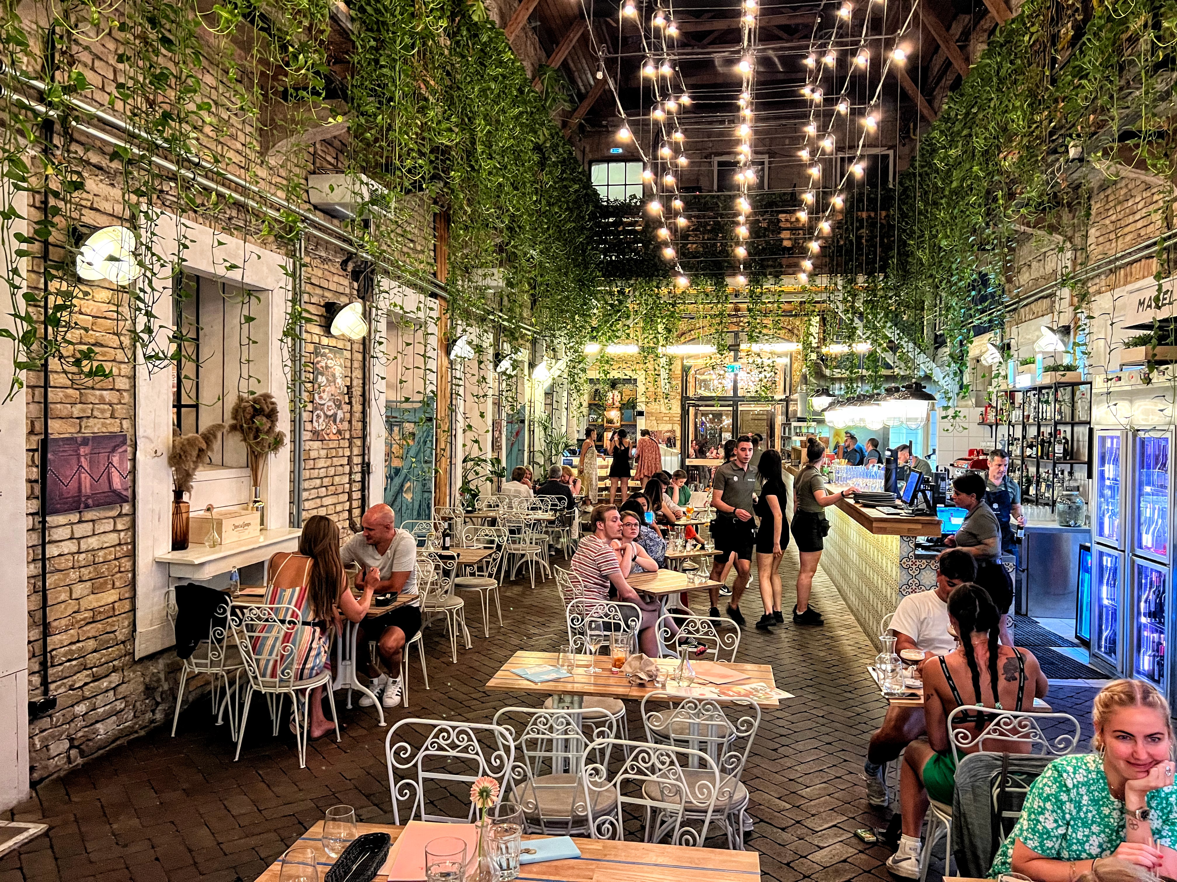 A Guide To Budapest's Jewish Quarter (District 7) - Offbeat Budapest ...