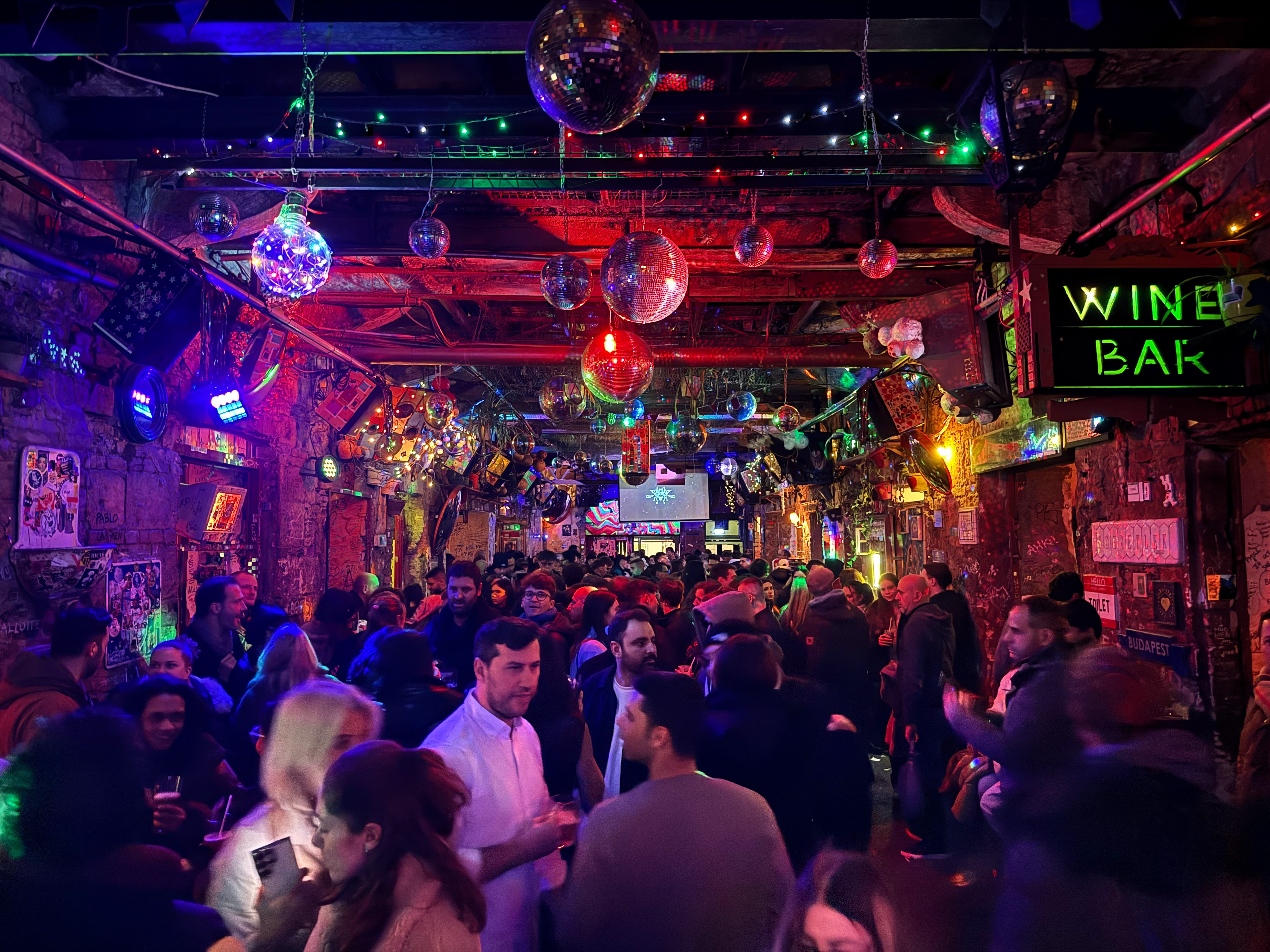 Szimpla Kert - Offbeat Budapest & Vienna