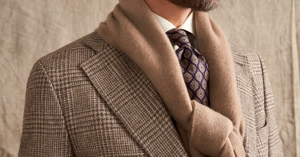 How to tie a scarf: Essential Knots for Every Occasion