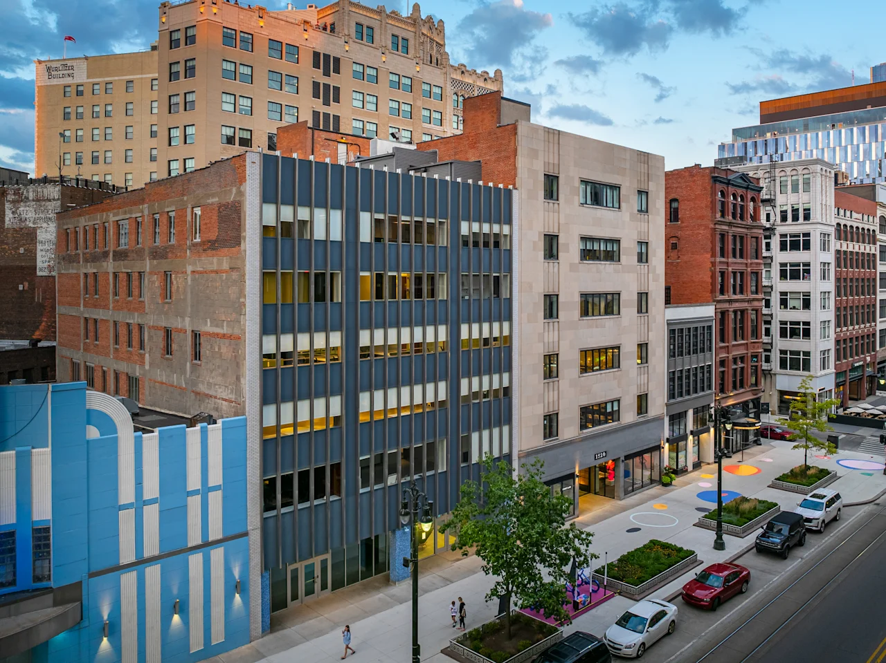 1528 Woodward