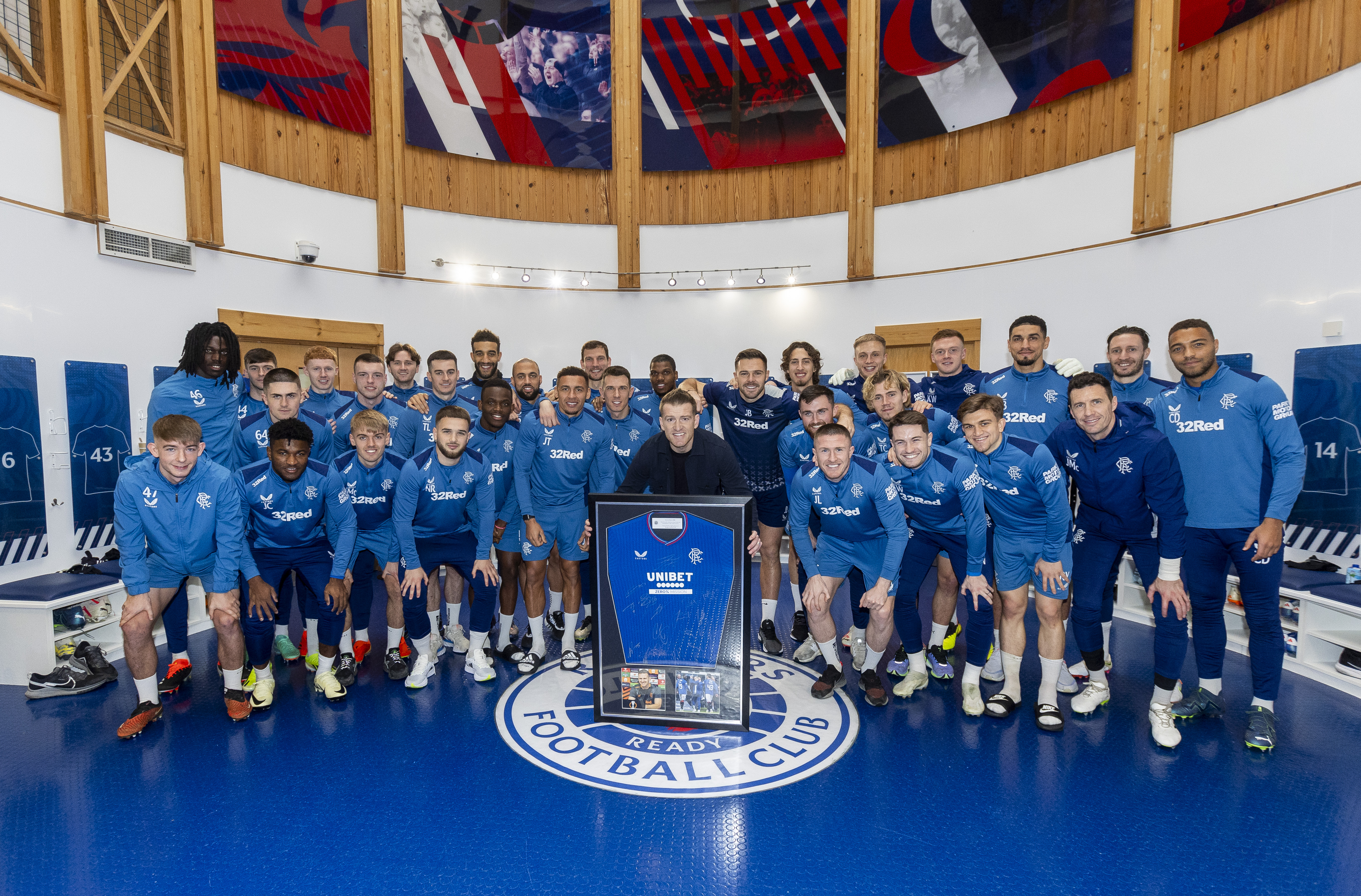 Steven Davis MBE Announces Retirement From Professional Football ...