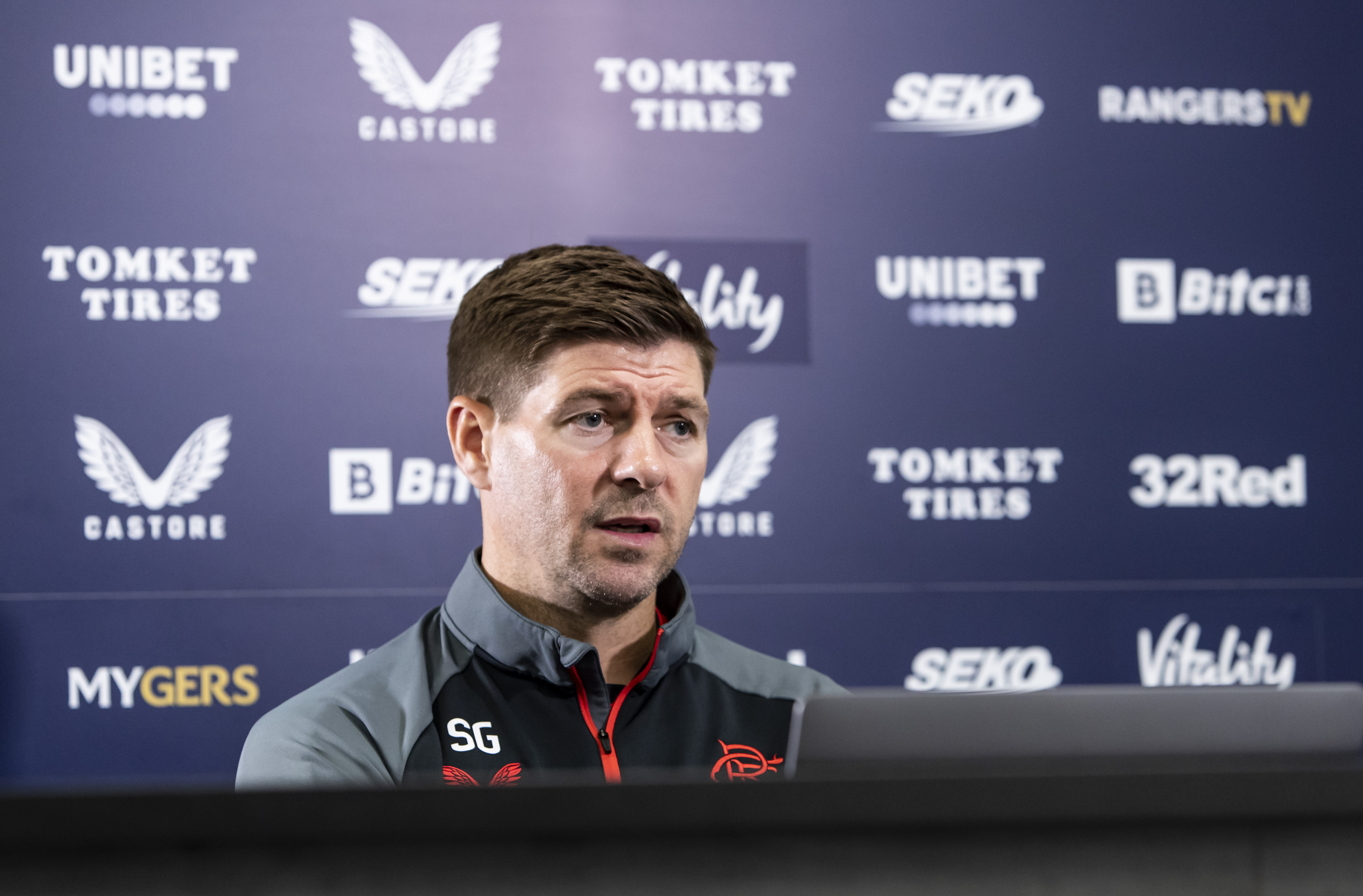 Gerrard Gives Squad Update | Rangers Football Club