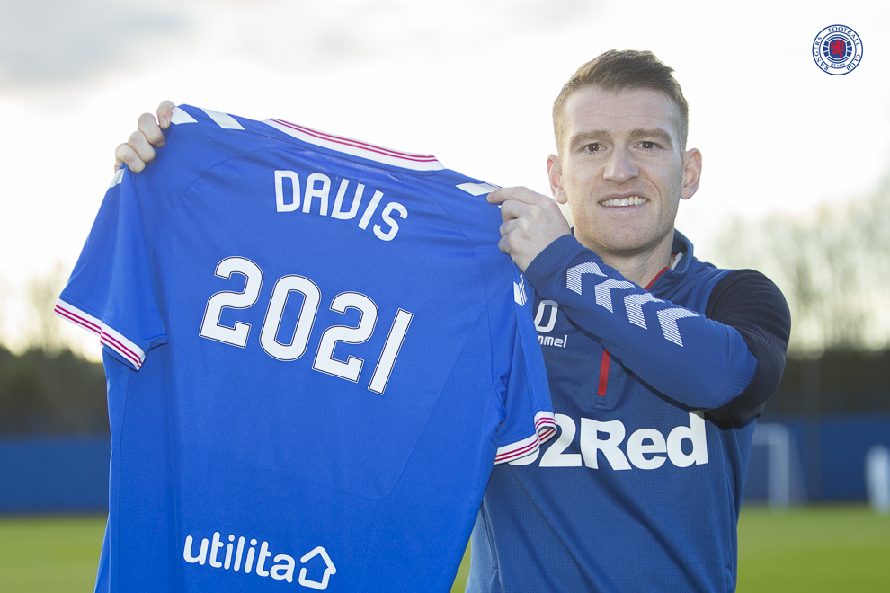 Steven Davis Signs New Contract | Rangers Football Club