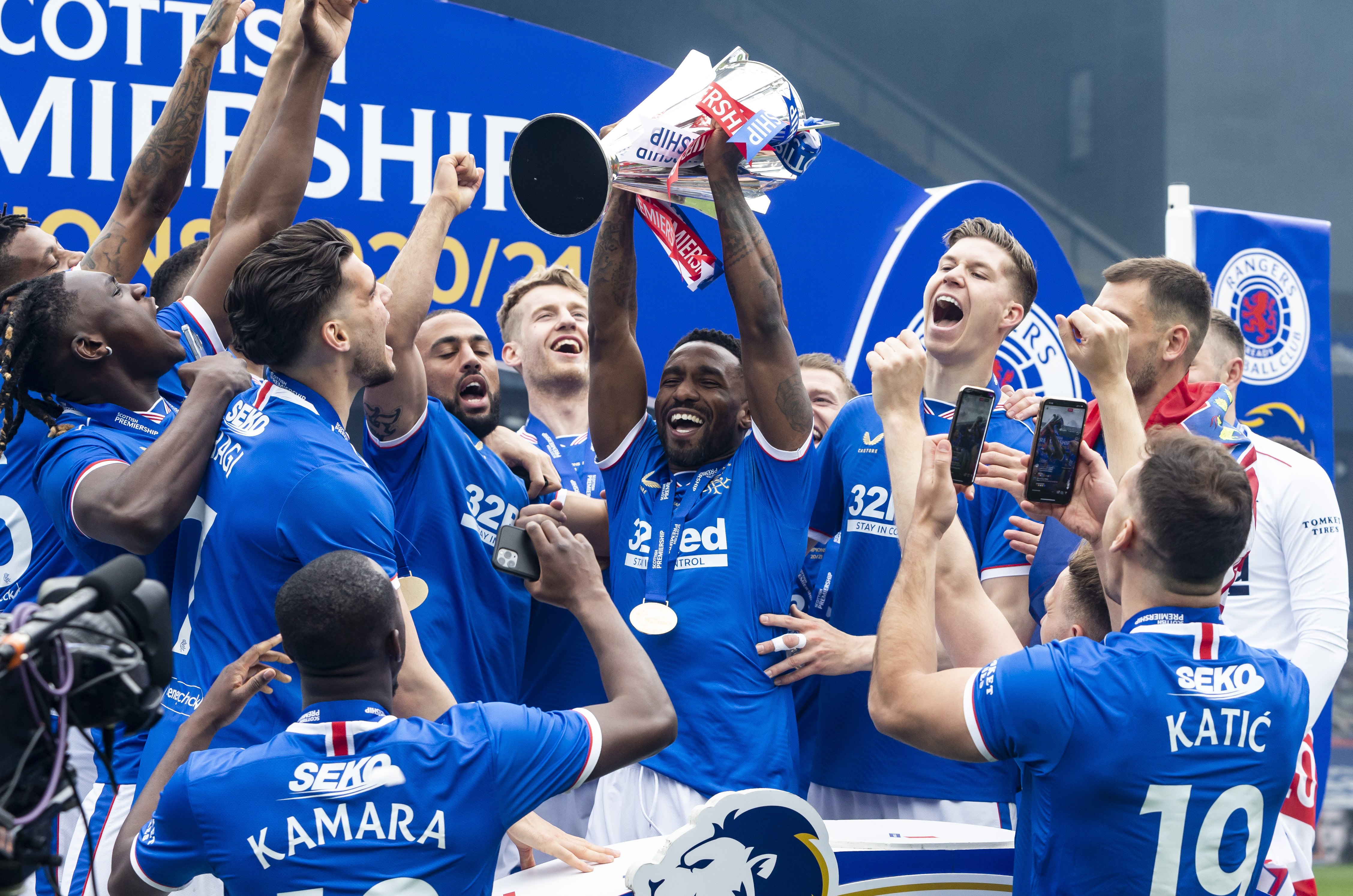 Defoe Delighted With New Deal | Rangers Football Club