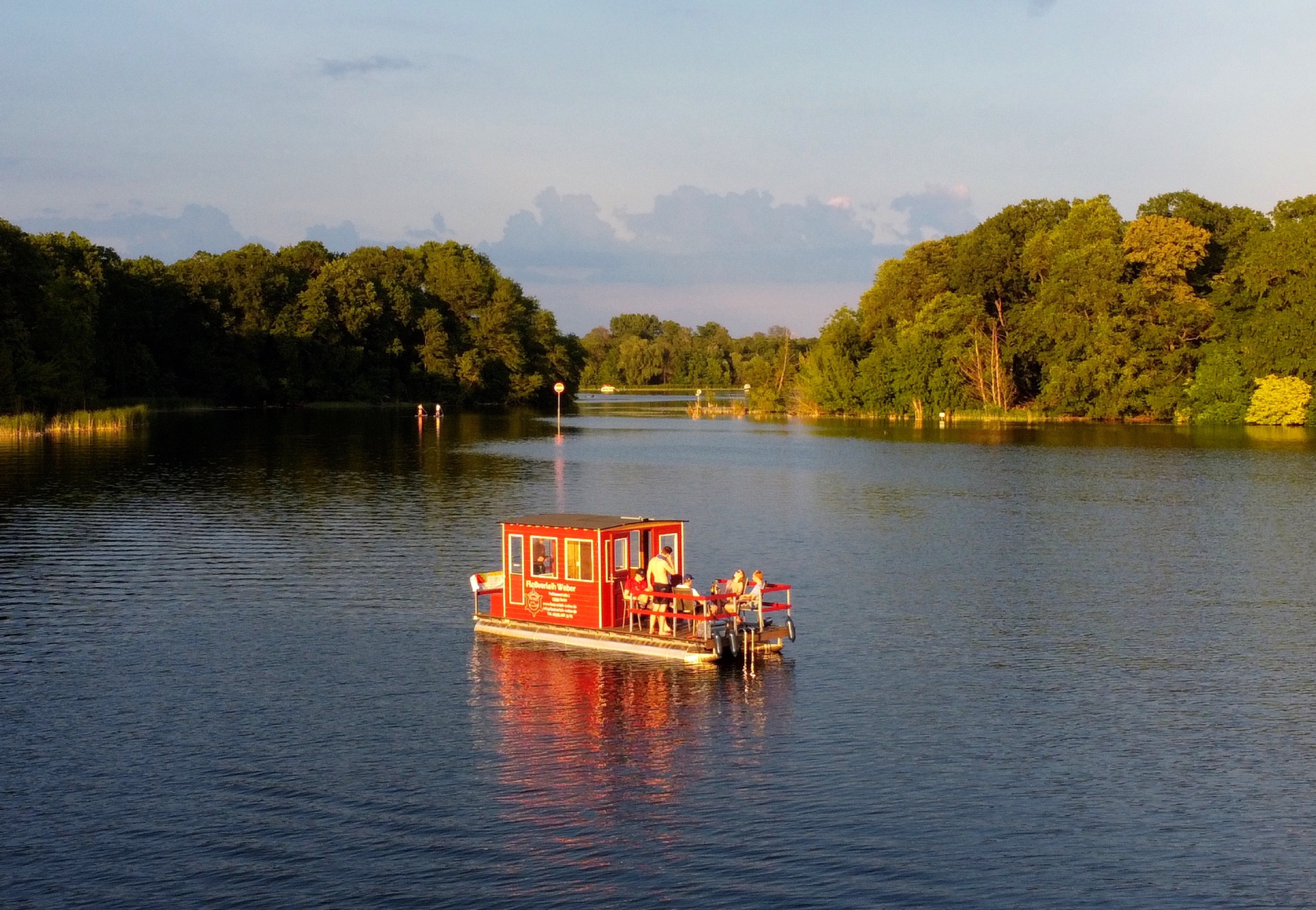 Barbecue Raft Berlin | Raft Rental Spandau