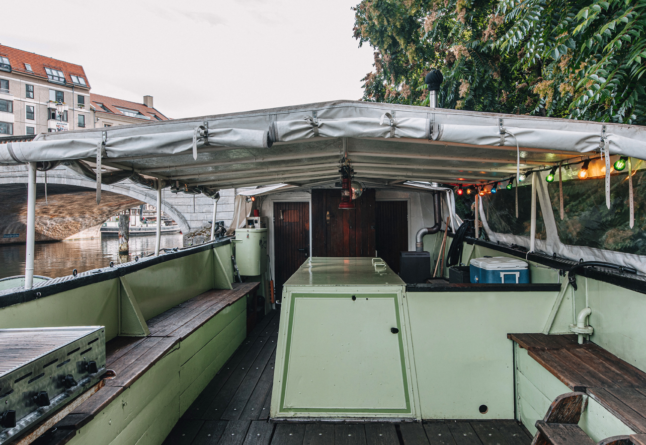 Rent party boat Jimmy | Berlin boat tour with grill and music