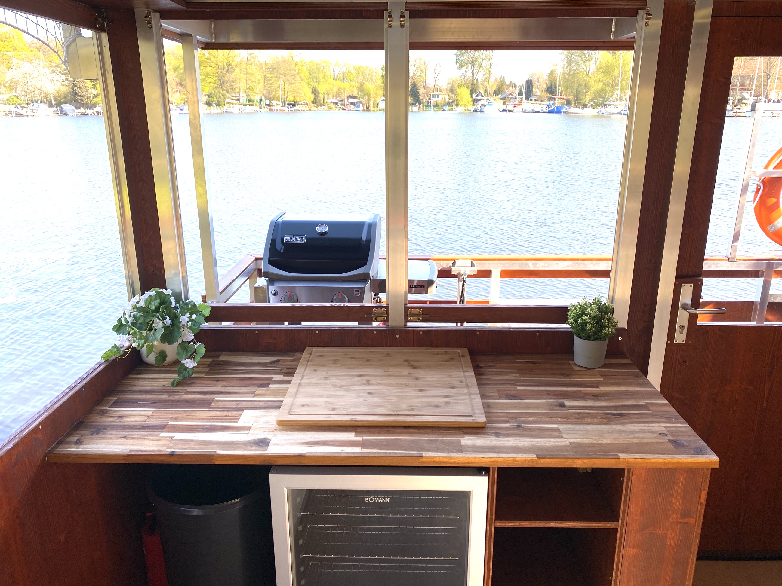 Lounge Raft and Grill Boat for Rent | Berlin Boat Rental