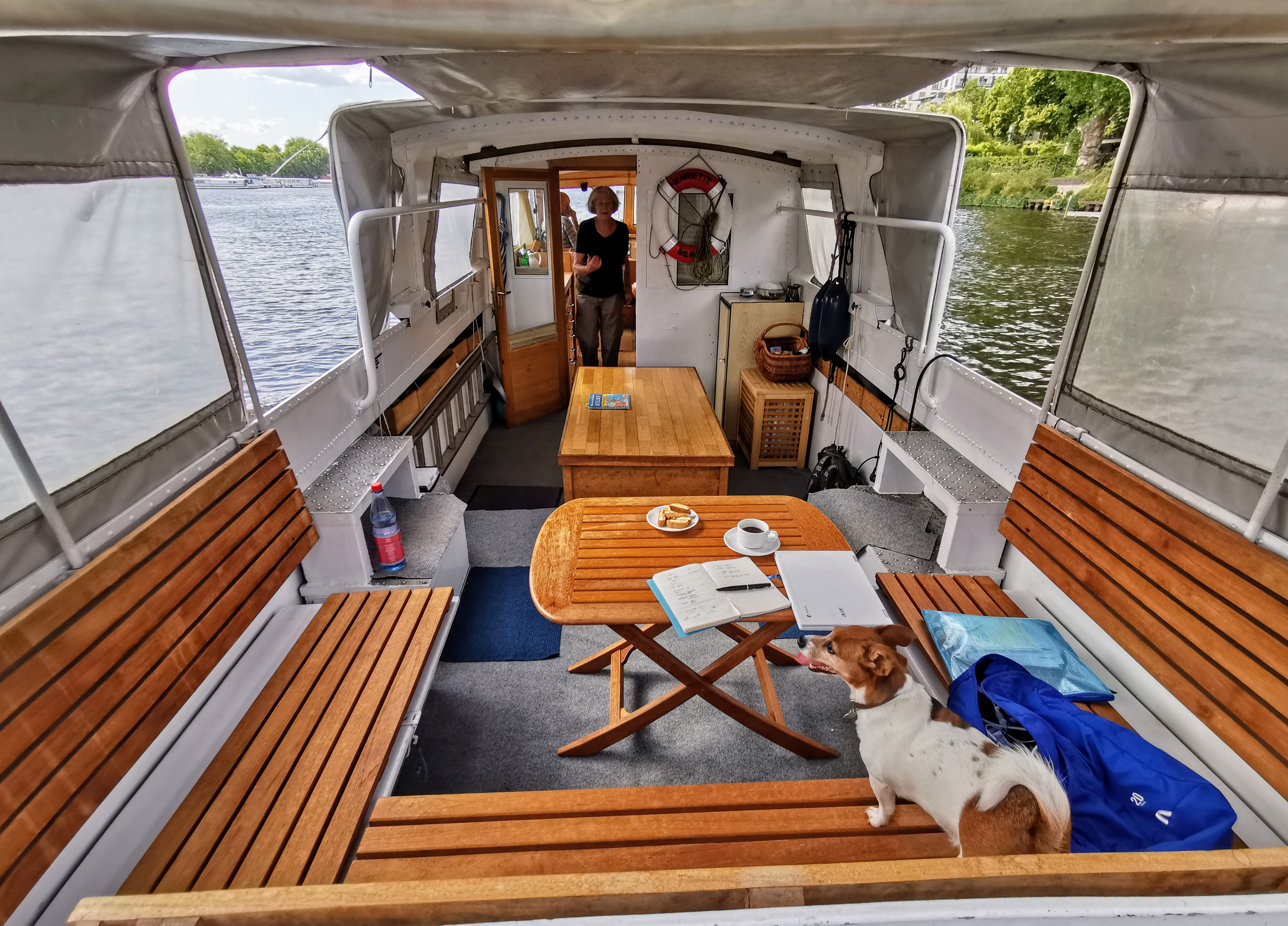 Rent a stylish party boat for 11 people | Berlin boat rental