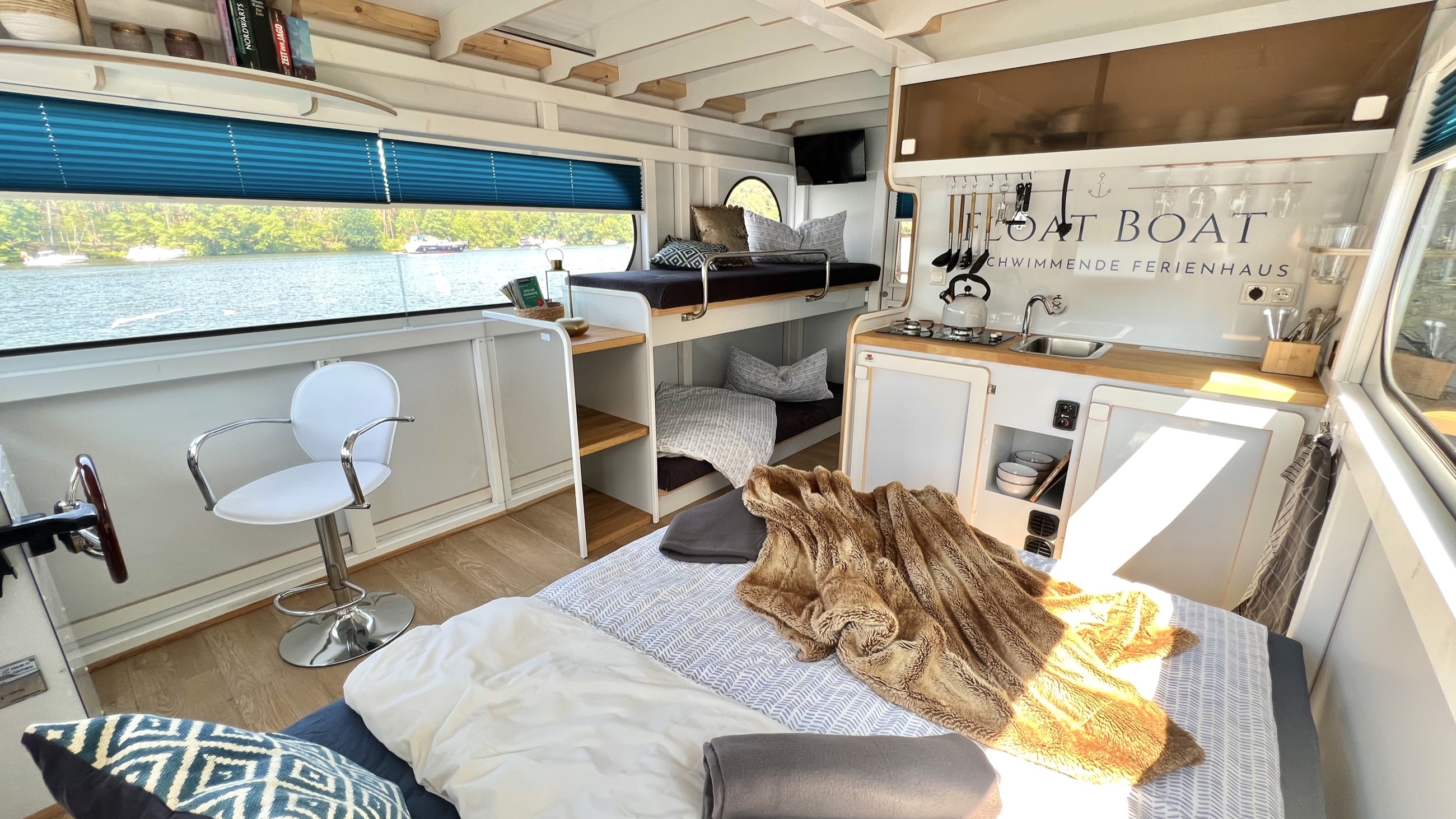 Rent a License Free Houseboat in Schmöckwitz