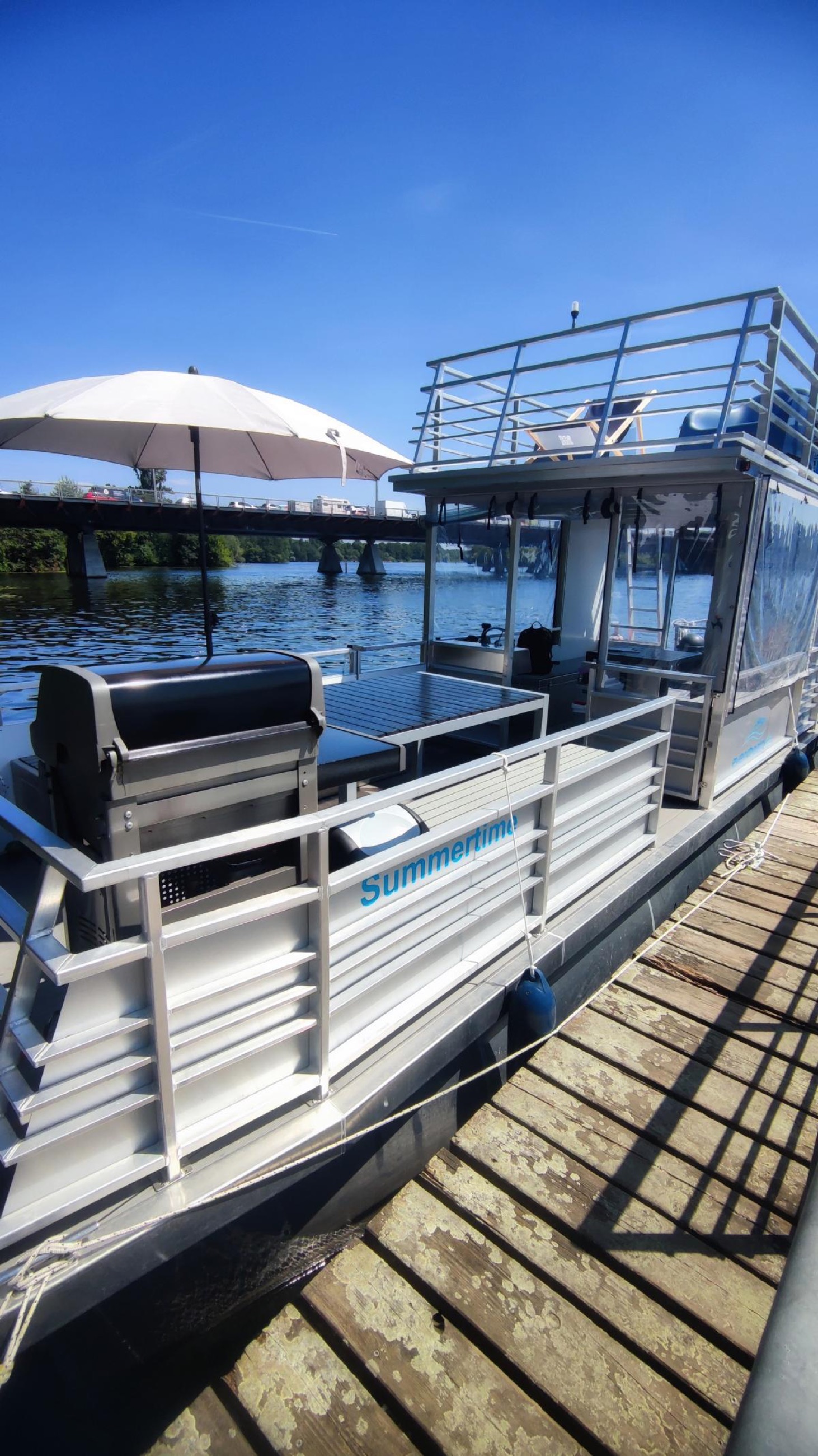 Partyfloß mit Rutsche und Grill | Floß mieten Tegeler See