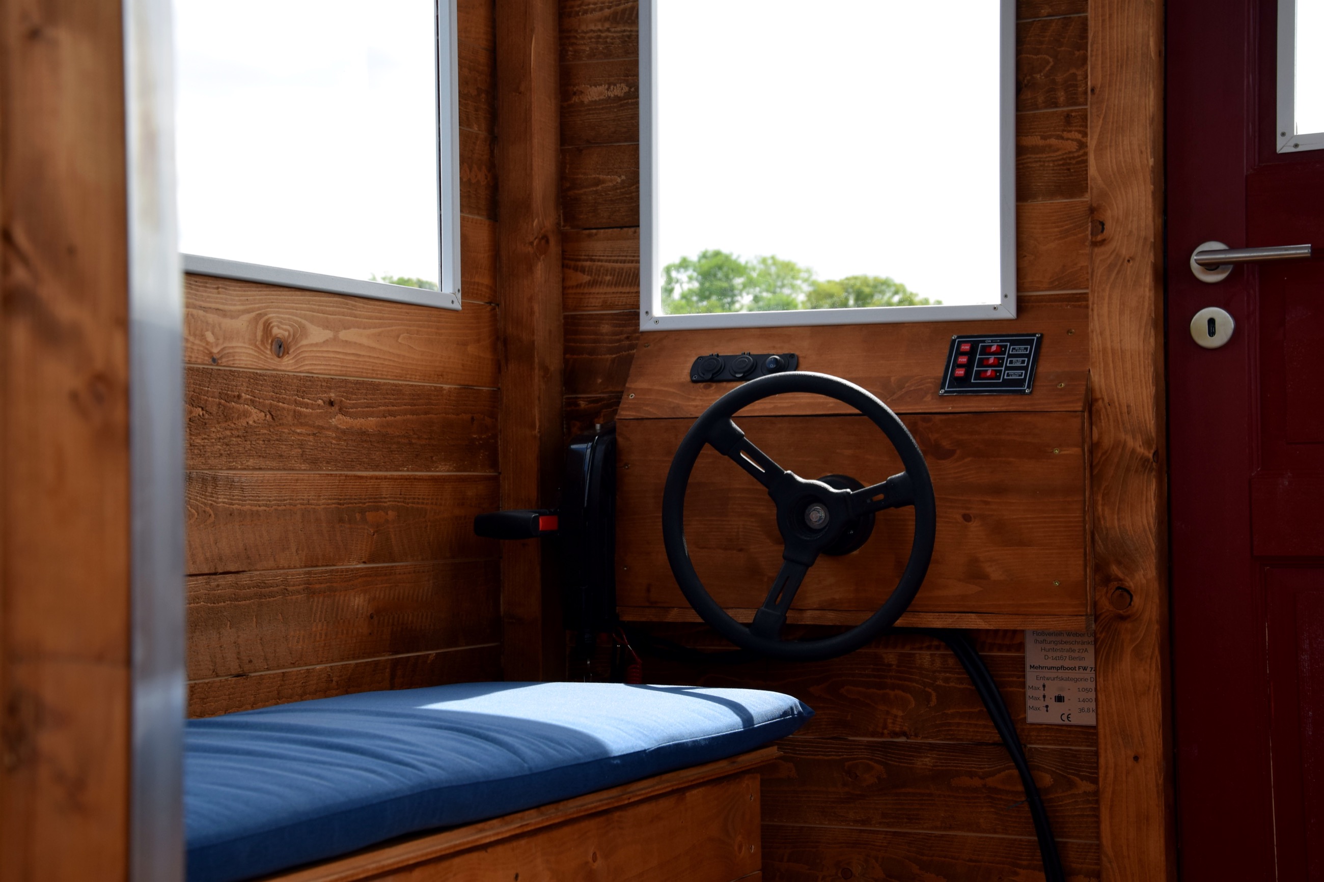 Barbecue Raft Berlin | Raft Rental Spandau