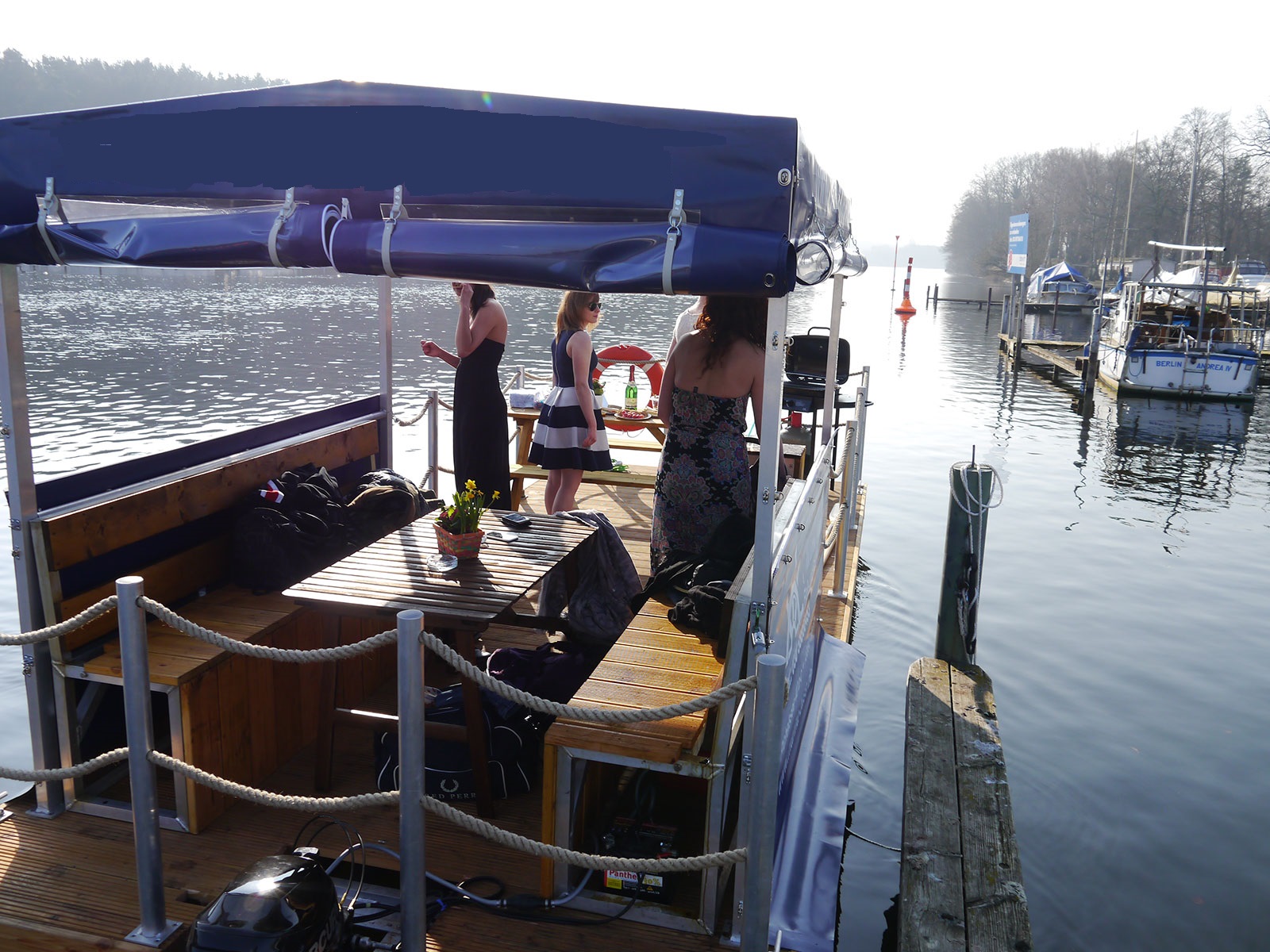 Grillfloß Berlin mieten | Floßverleih Berlin