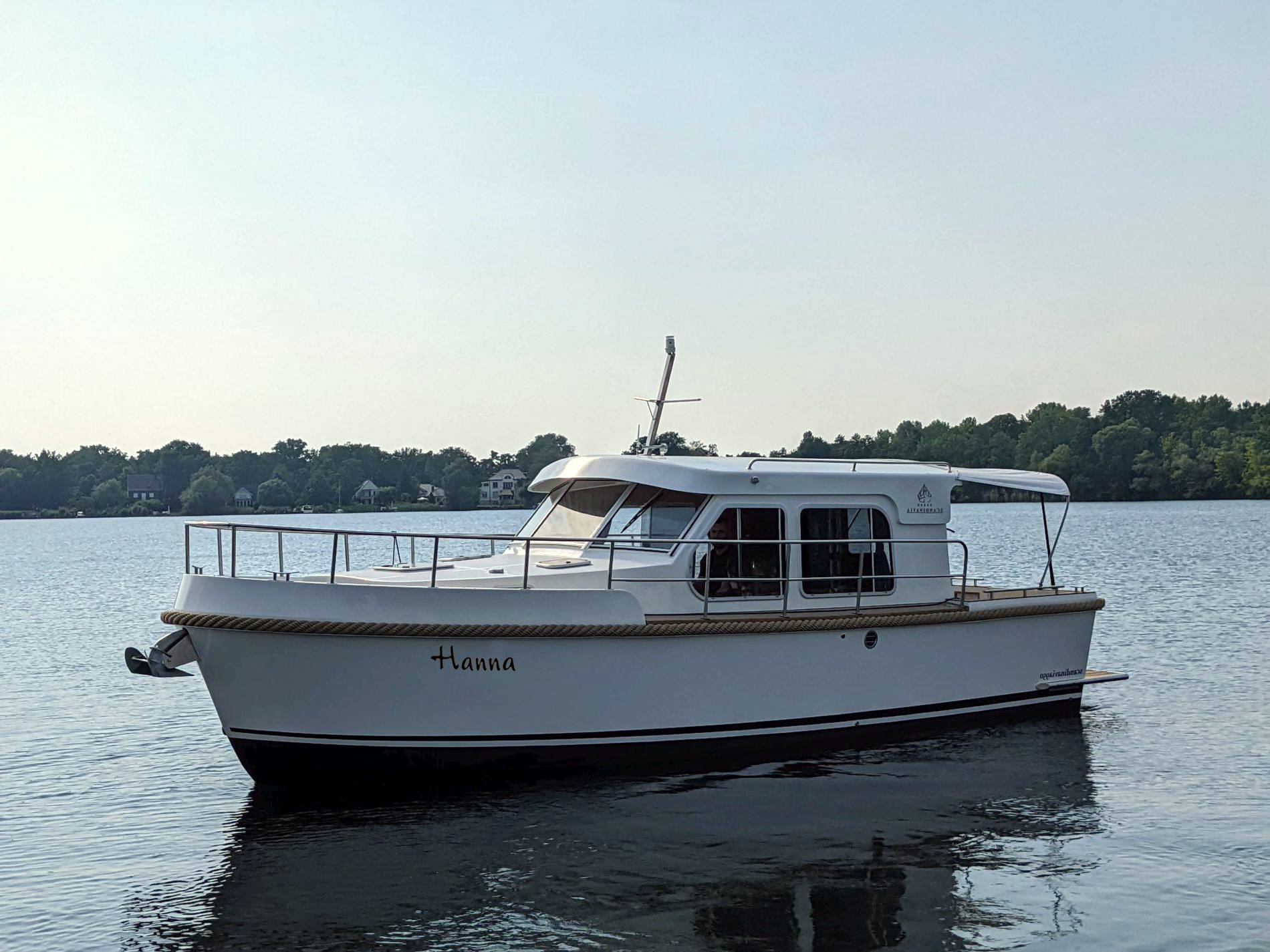 Touring Yacht for Hire | Dogs Allowed