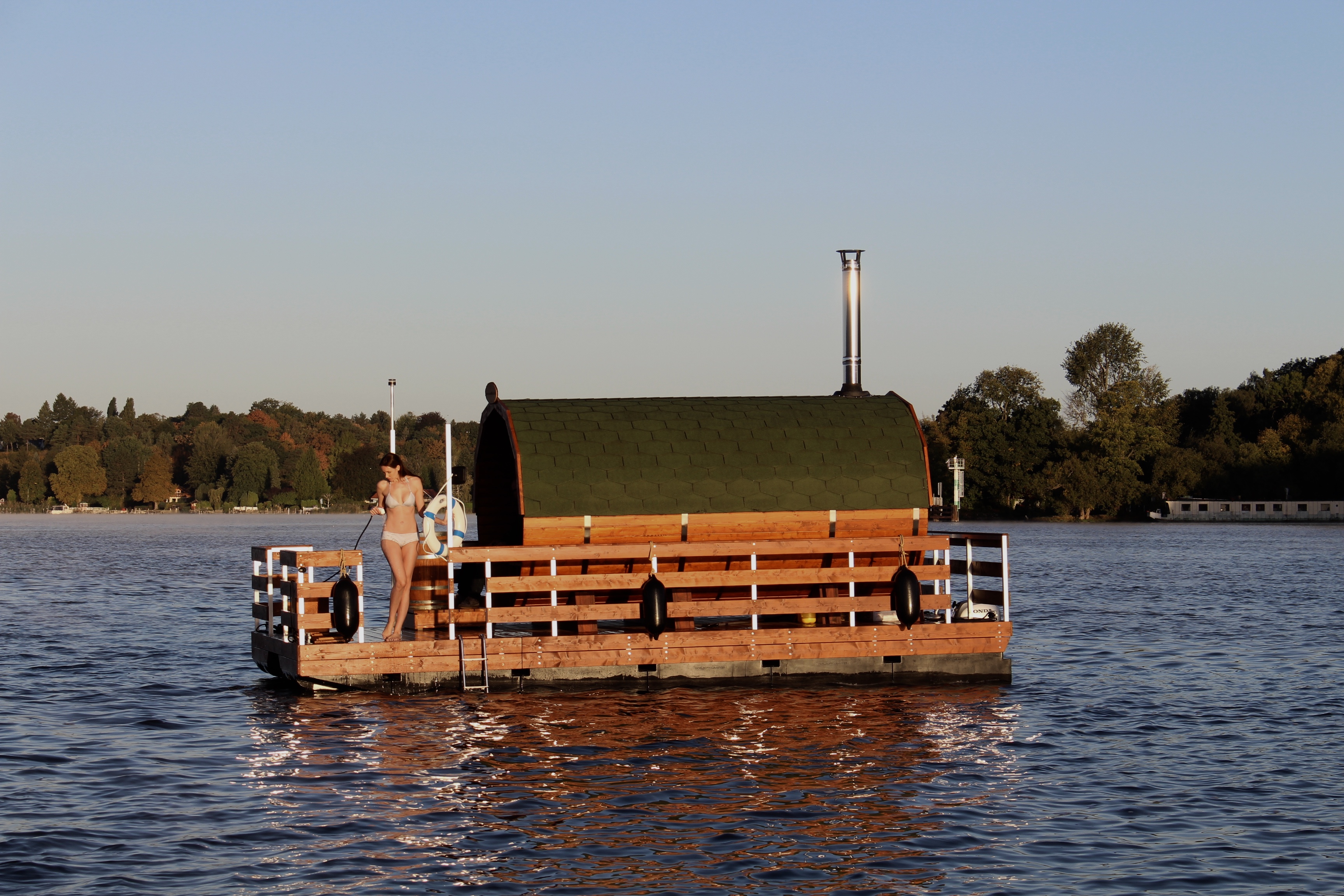 Rent a sauna raft on Werbellinsee | Berlin boat rental