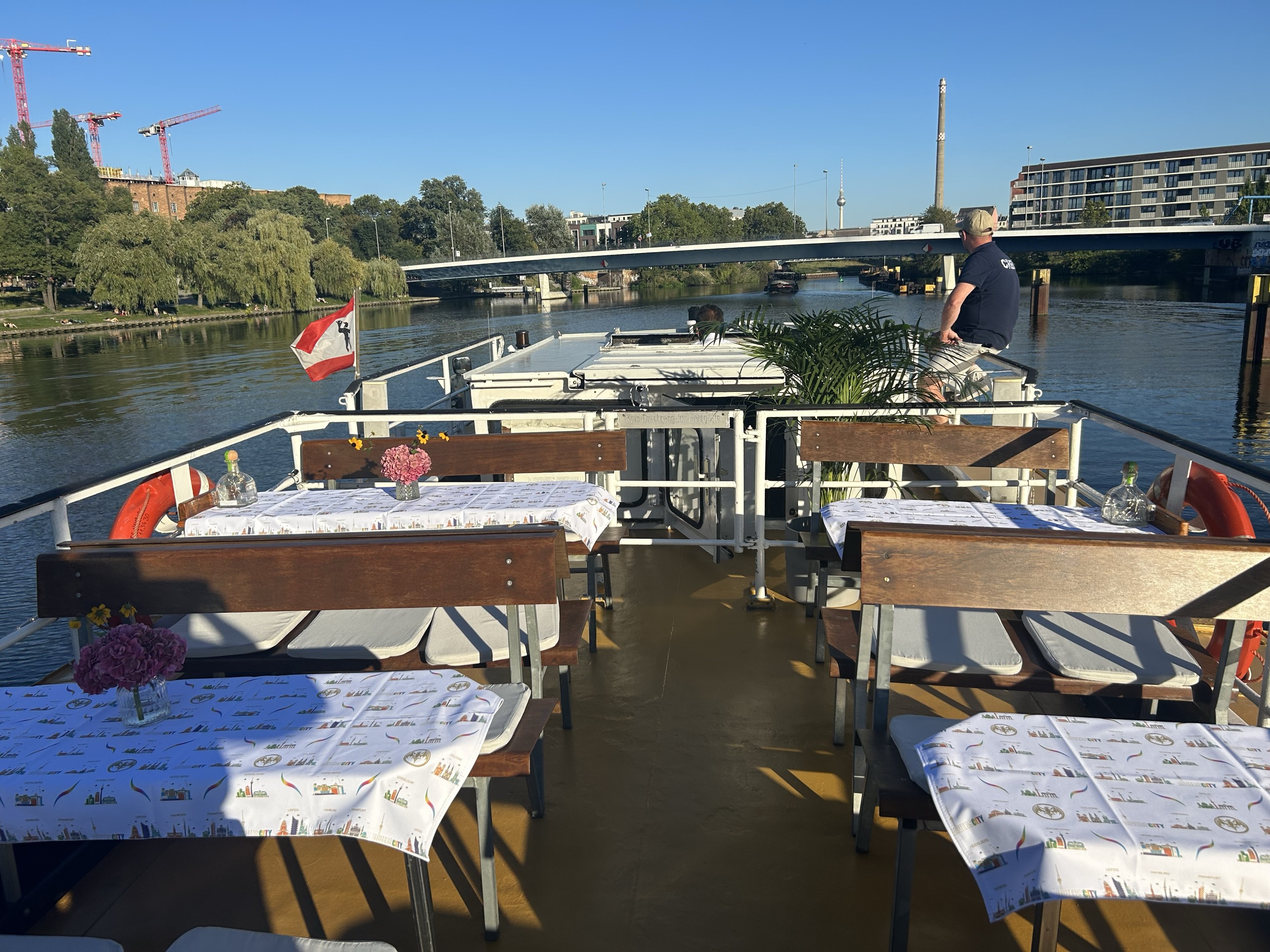 Partyschiff Hamburg für Ihr Event mieten | Berlin Bootsverleih