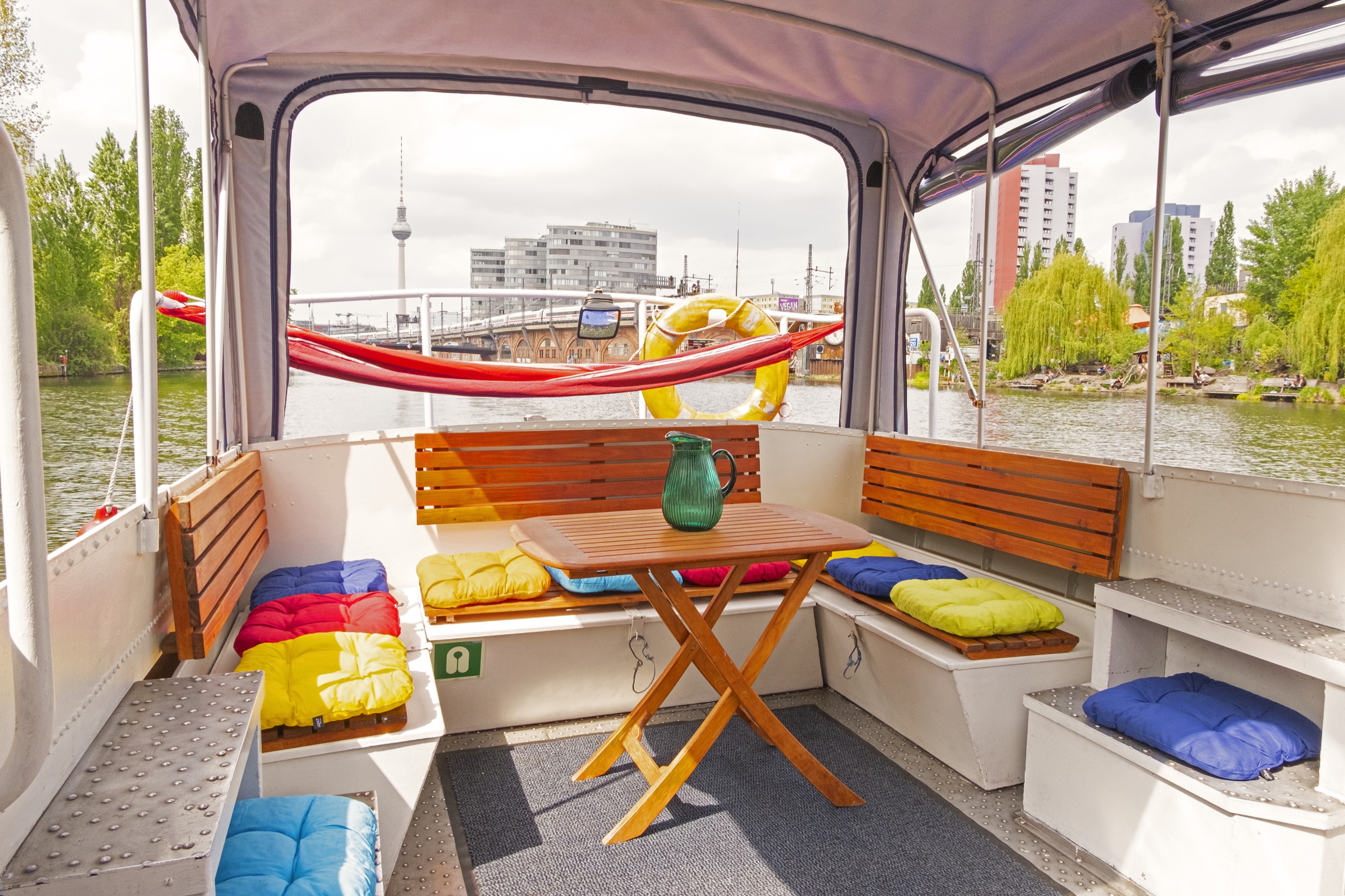 Kleines Partyboot für 11 Personen mieten | Berlin Bootsverleih