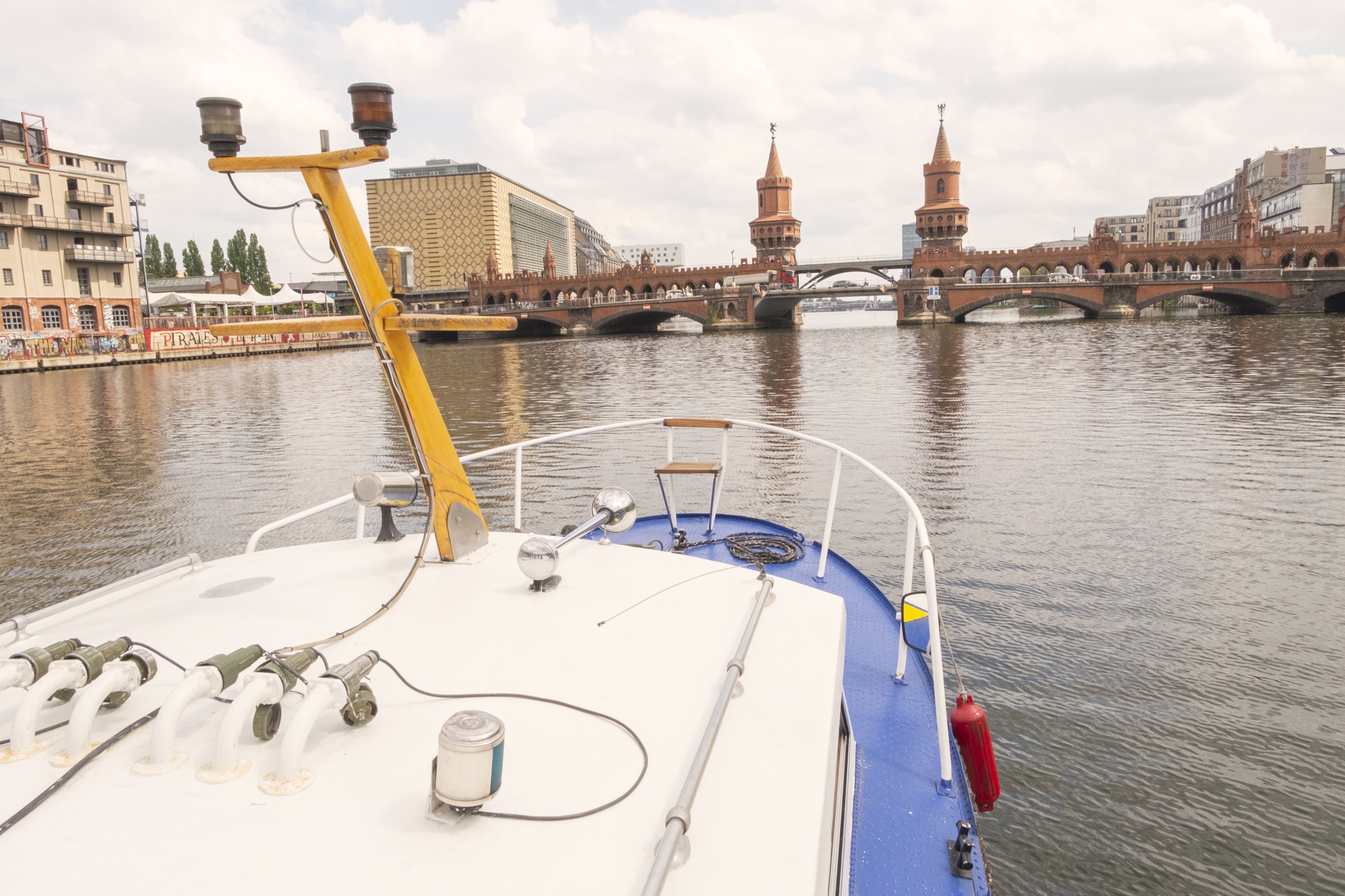 Rent a Stylish Party Boat for 11 People | Berlin Boat Rental