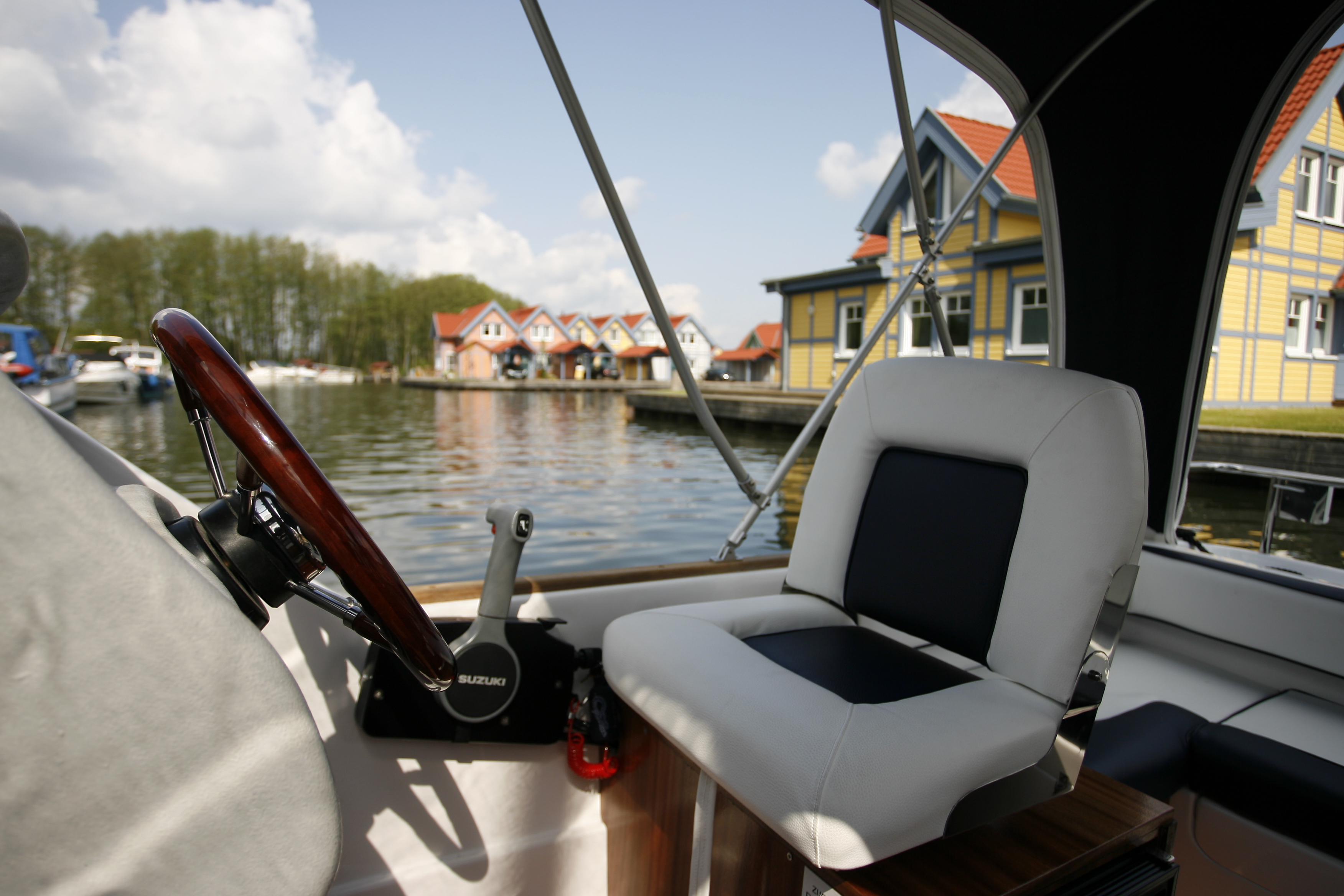 Rent Motorboat Emma without a License | Berlin Boat Rental