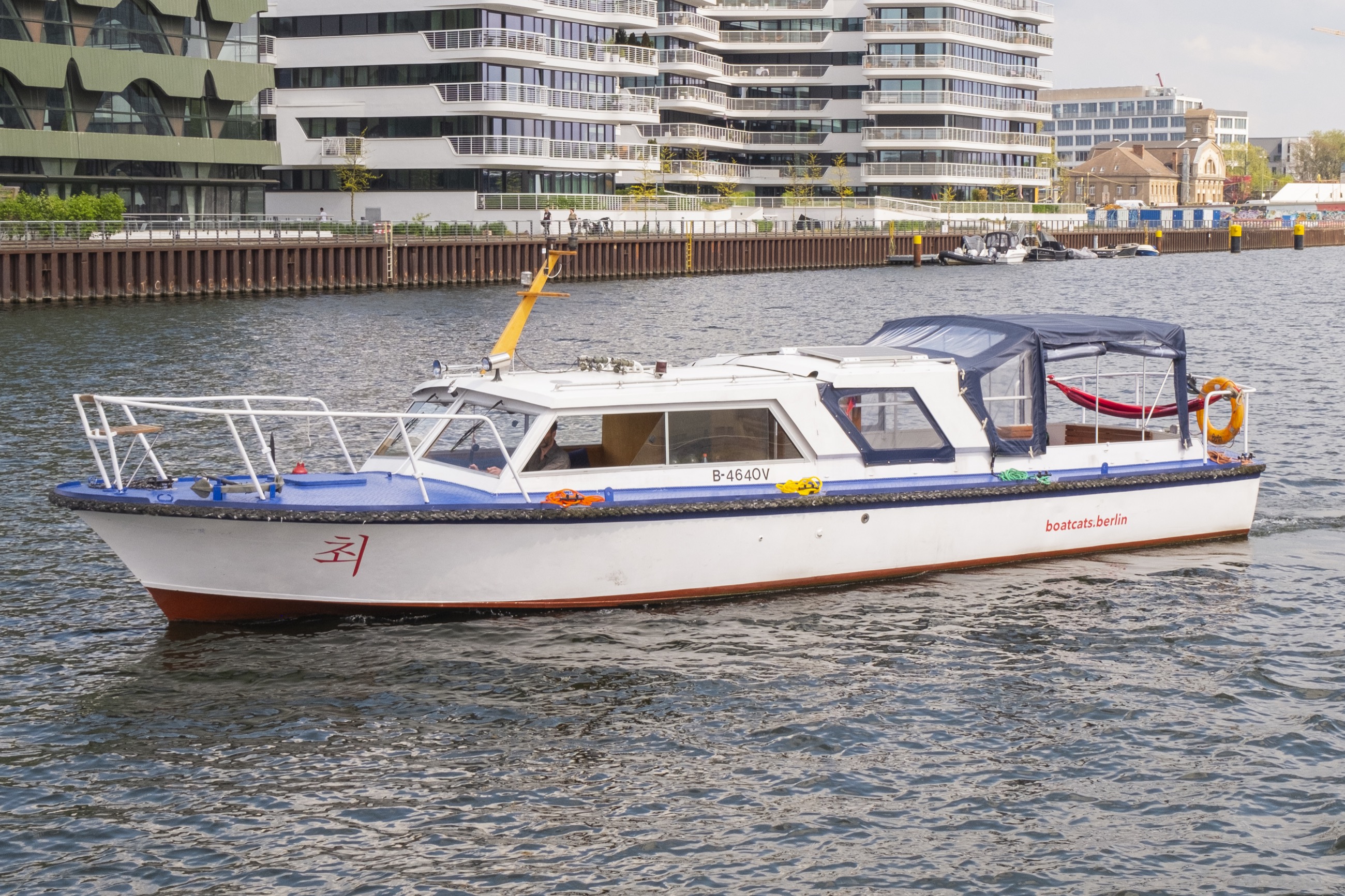 Rent a Stylish Party Boat for 11 People | Berlin Boat Rental