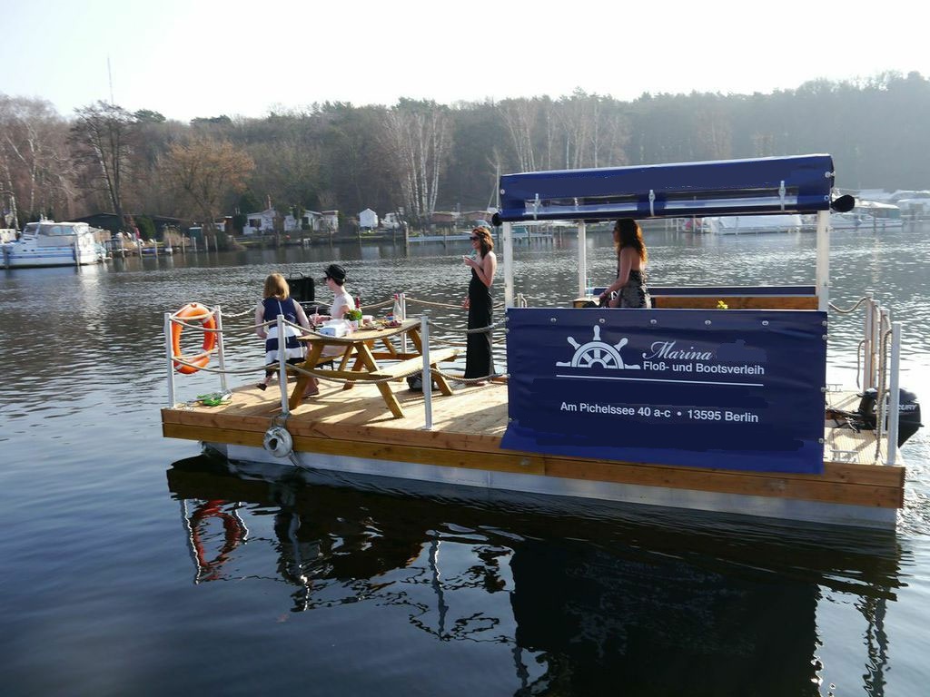 Floß mit Grill in Berlin mieten | Berlin Bootsverleih