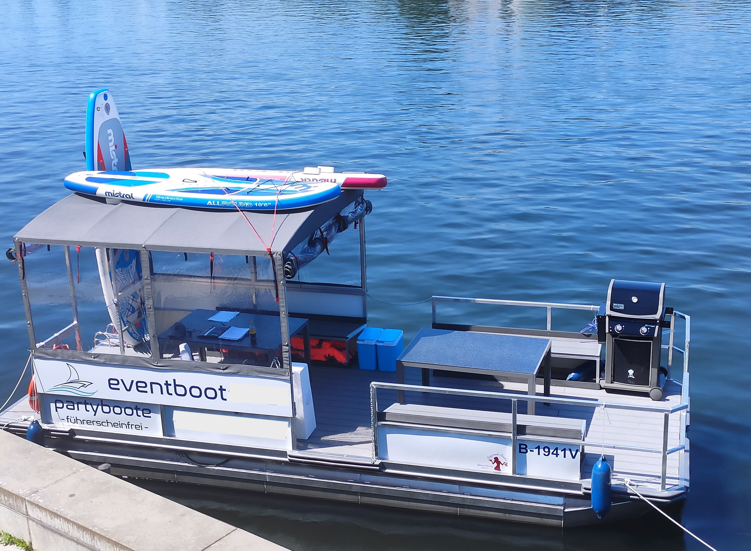 Barbecue Raft Berlin | raft rental Lake Tegel