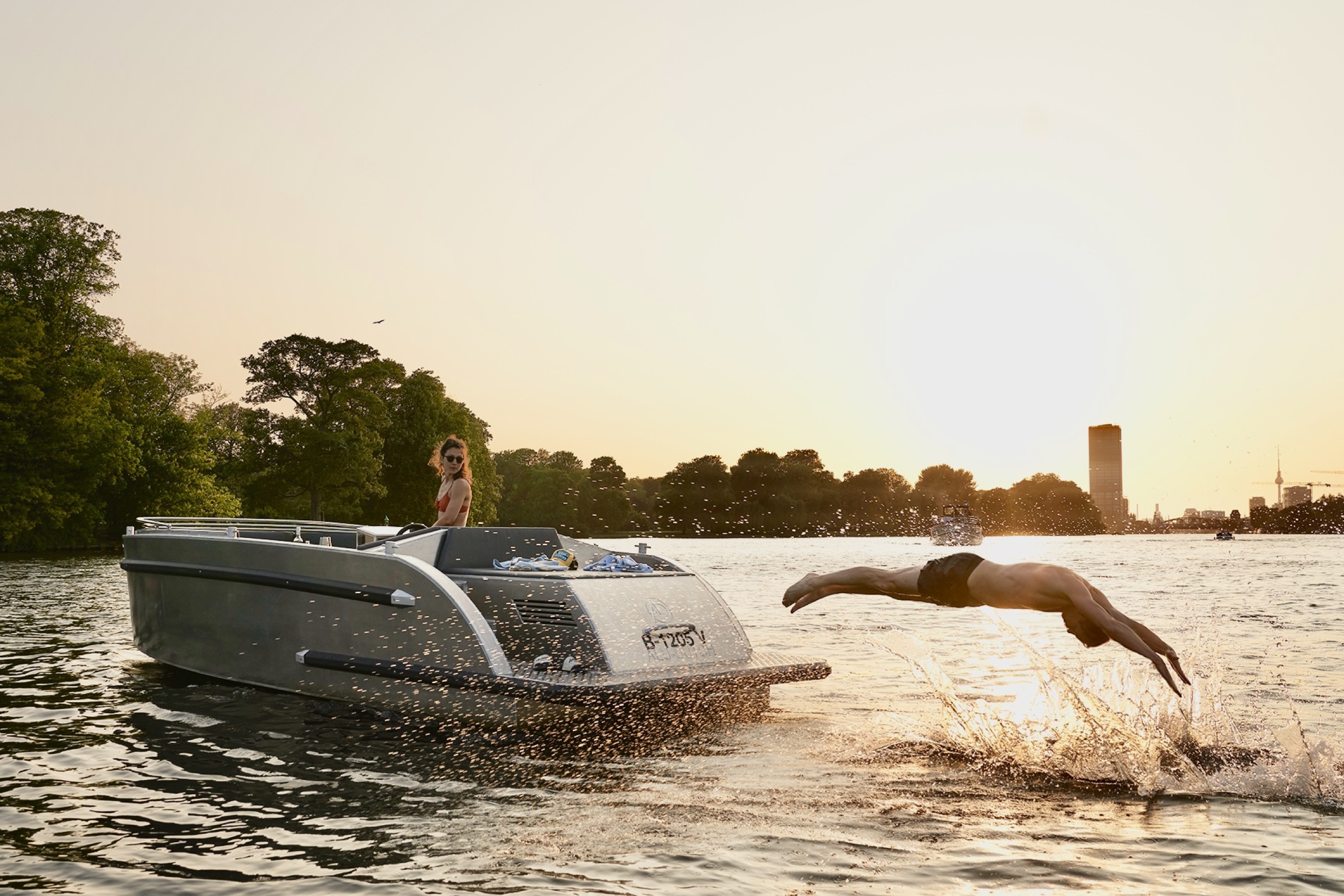 Rent a Boat for Self-Drive | License-Free Sport Tender