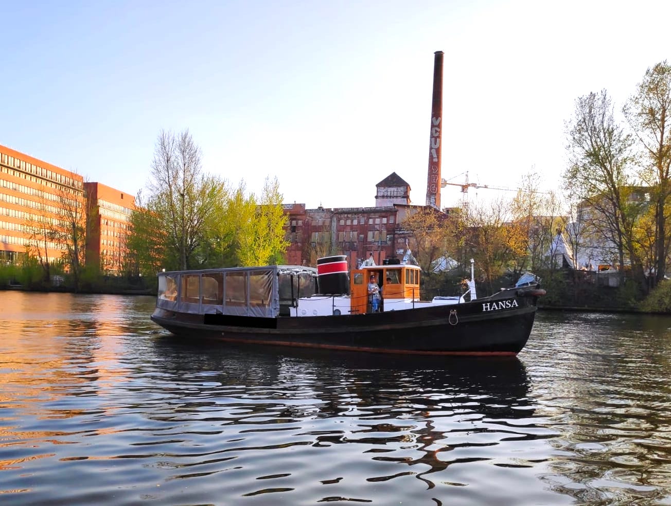 Boat tours with grill on the ship Hansa | Berlin boat party