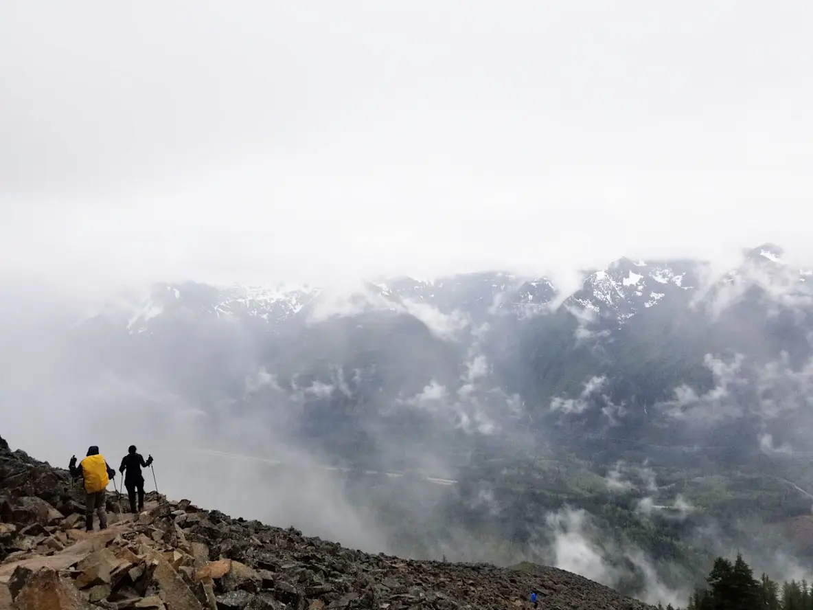 Tips to enjoy hiking in the rain