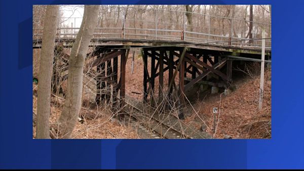 Brookhaven Town calls on MTA to replace Port Jefferson LIRR bridge ...