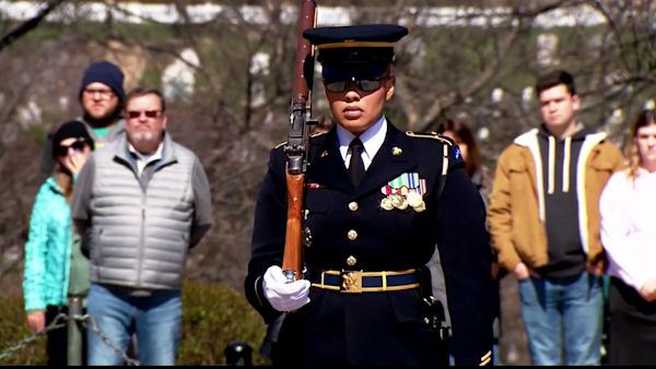 Women's History Month: Only female soldier at Tomb of the Unknown ...